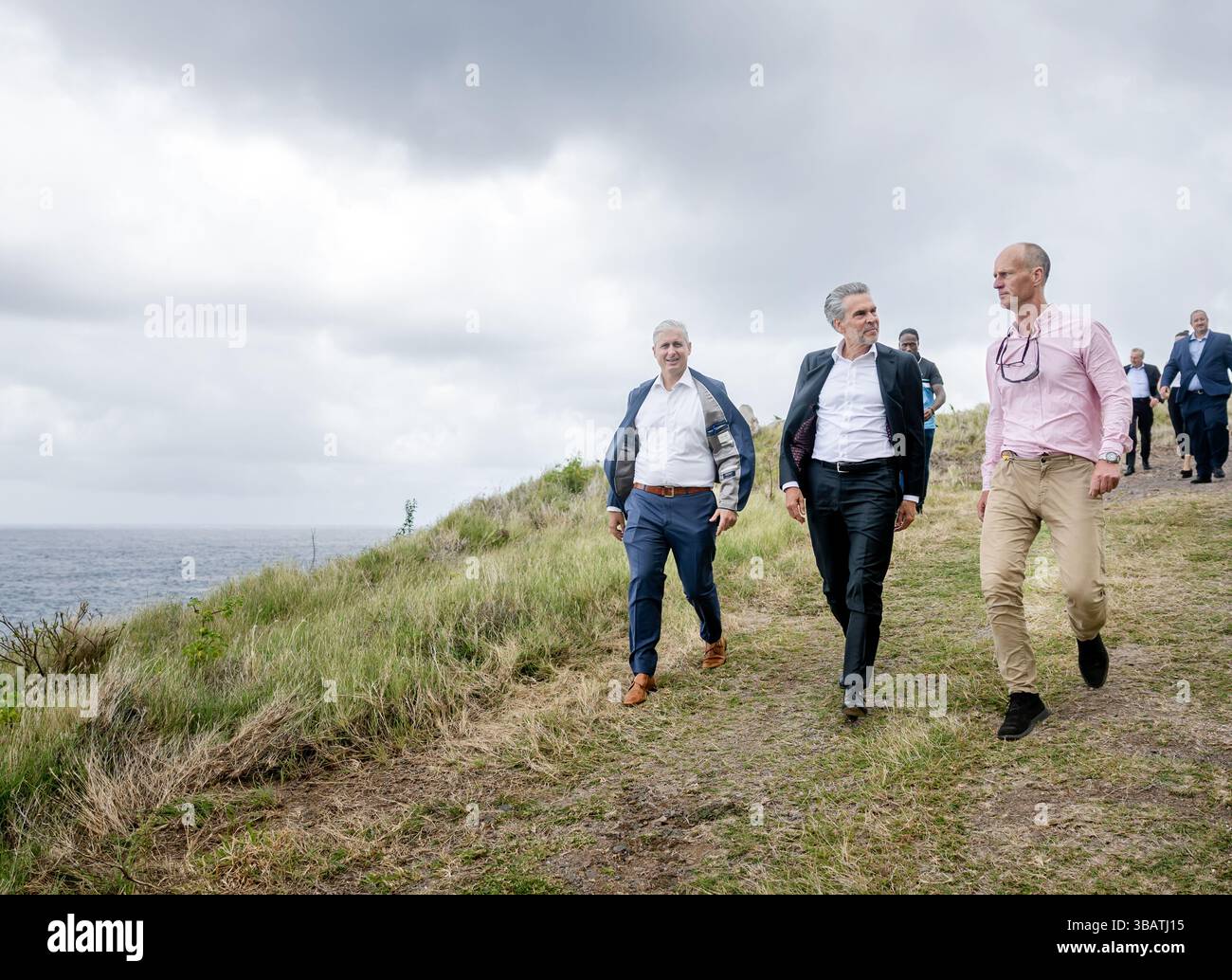 SABA - Prime Minister Dick Schoof is being shown around Saba past Black ...