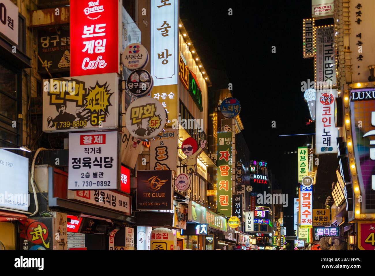 The entertinament district of Jonggak in Seoul Stock Photo - Alamy