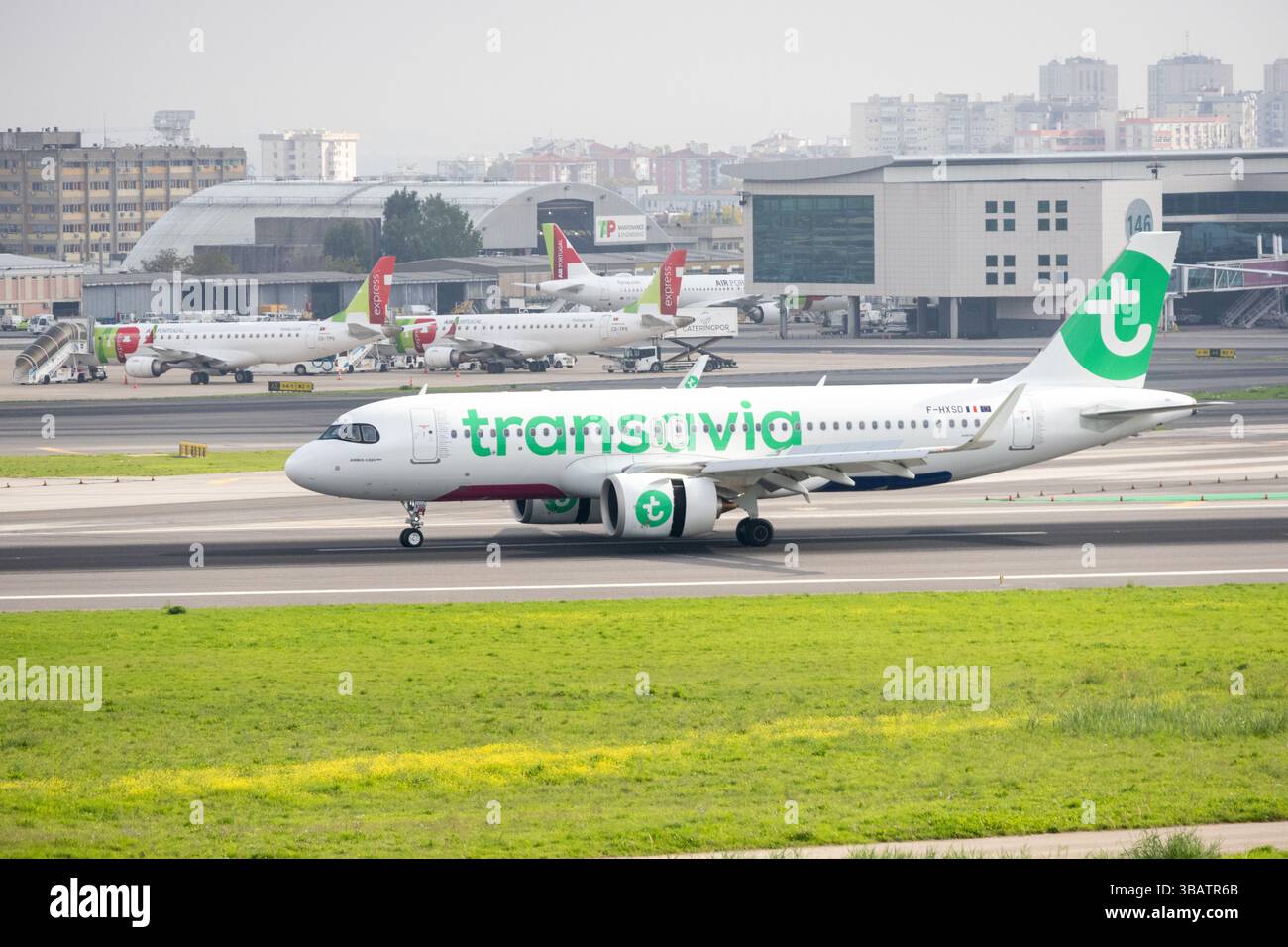 Transavia airbus a320 taxiing hi-res stock photography and images - Alamy