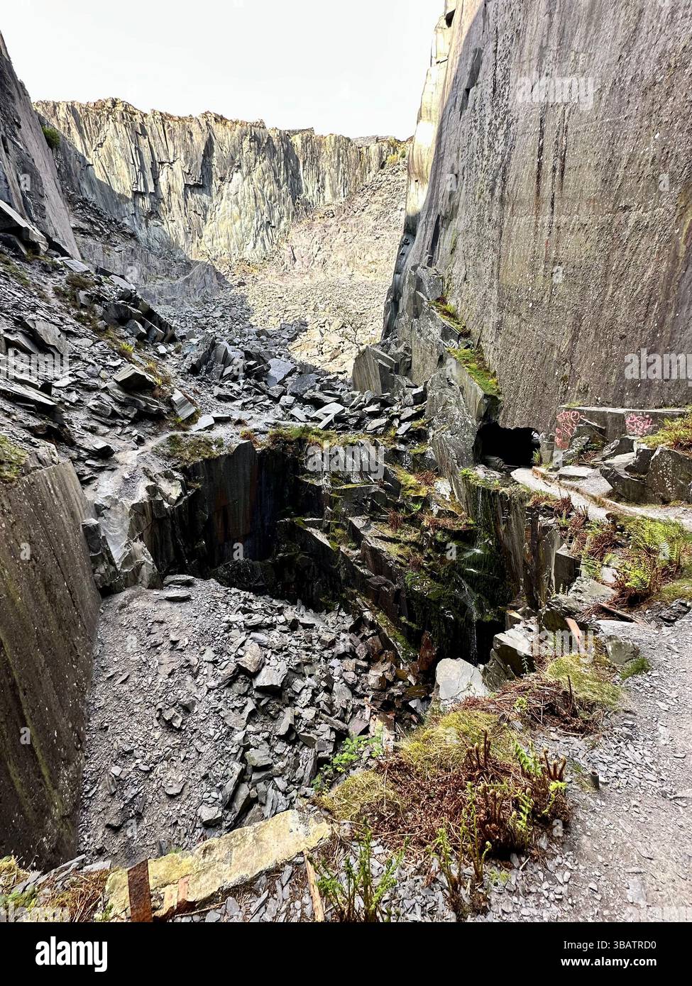 Waterfall wall water smartphone stock photos and images - Alamy