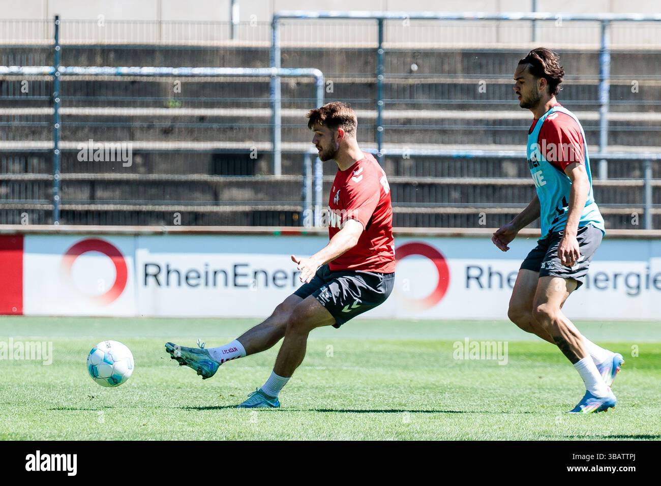 Jan Thielmann (1. FC K?ln, 29) am Ball 2. Fussball Bundesliga: Training ...