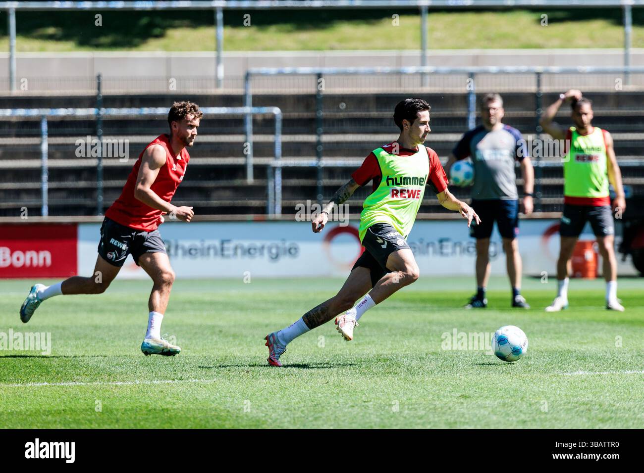 Zweikampf Luca Waldschmidt (1. FC K?ln, 9), Denis Huseinbasic (1. FC K?ln, 8) 2. Fussball ...