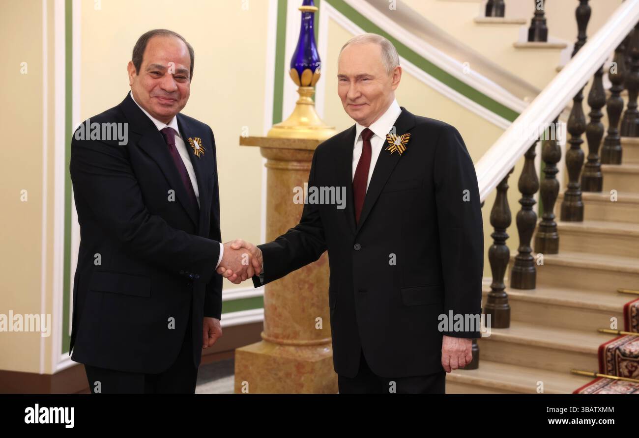 Abdel fattah el sisi shakes hands hi-res stock photography and images ...