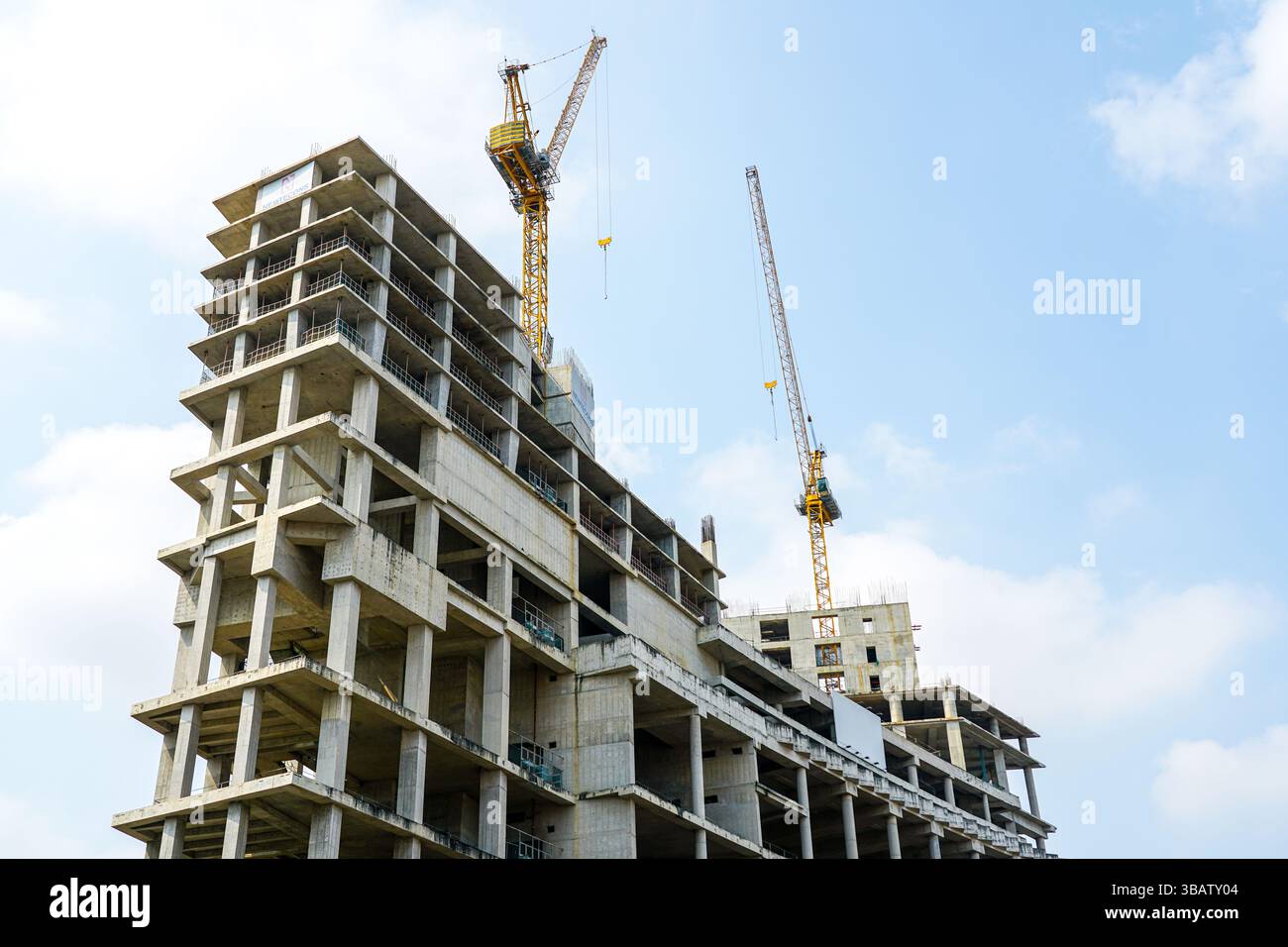 Construction of a new reinforced concrete high-rise building ...