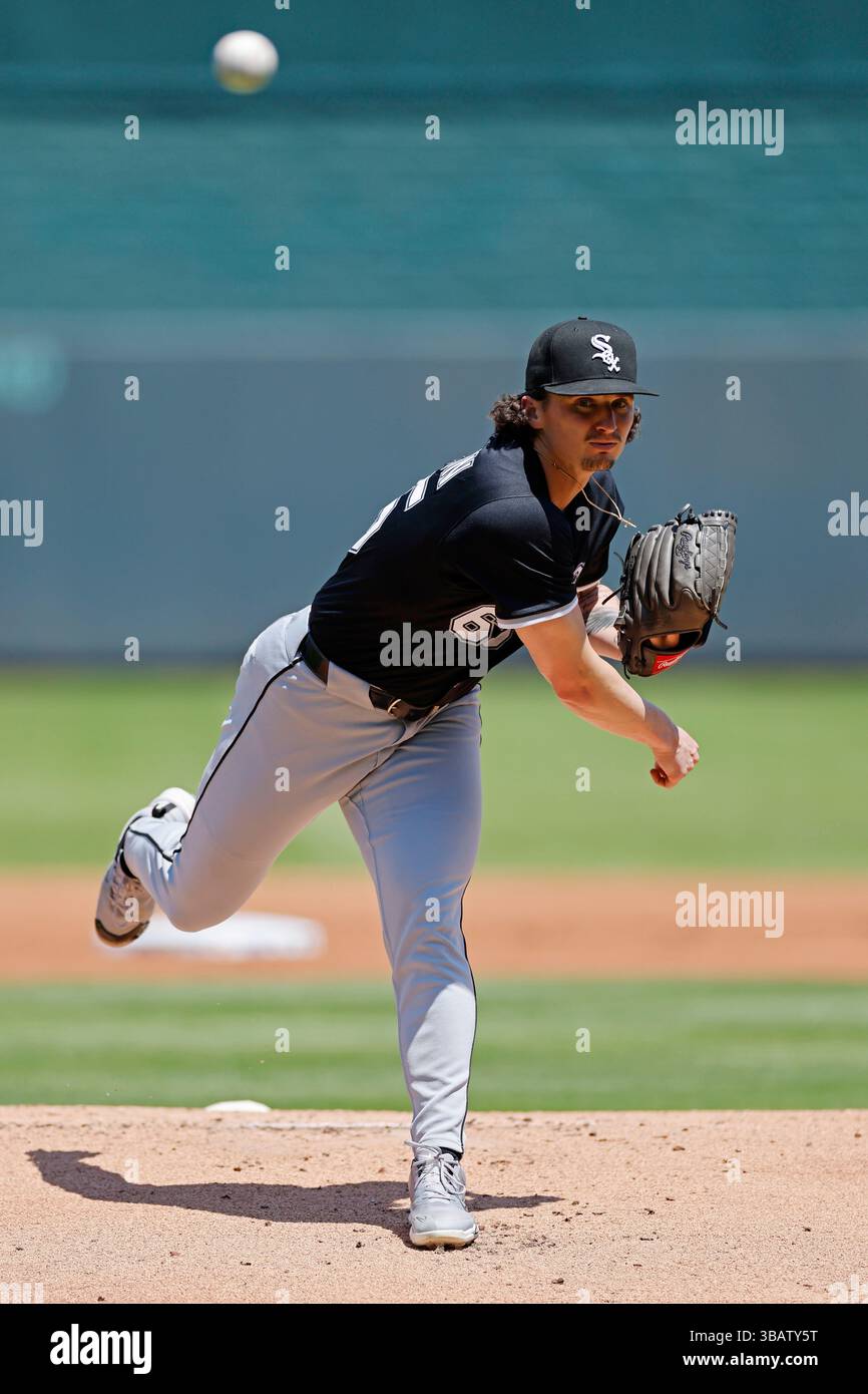 KANSAS CITY, MO - MAY 08: Chicago White Sox pitcher Davis Martin (65 ...