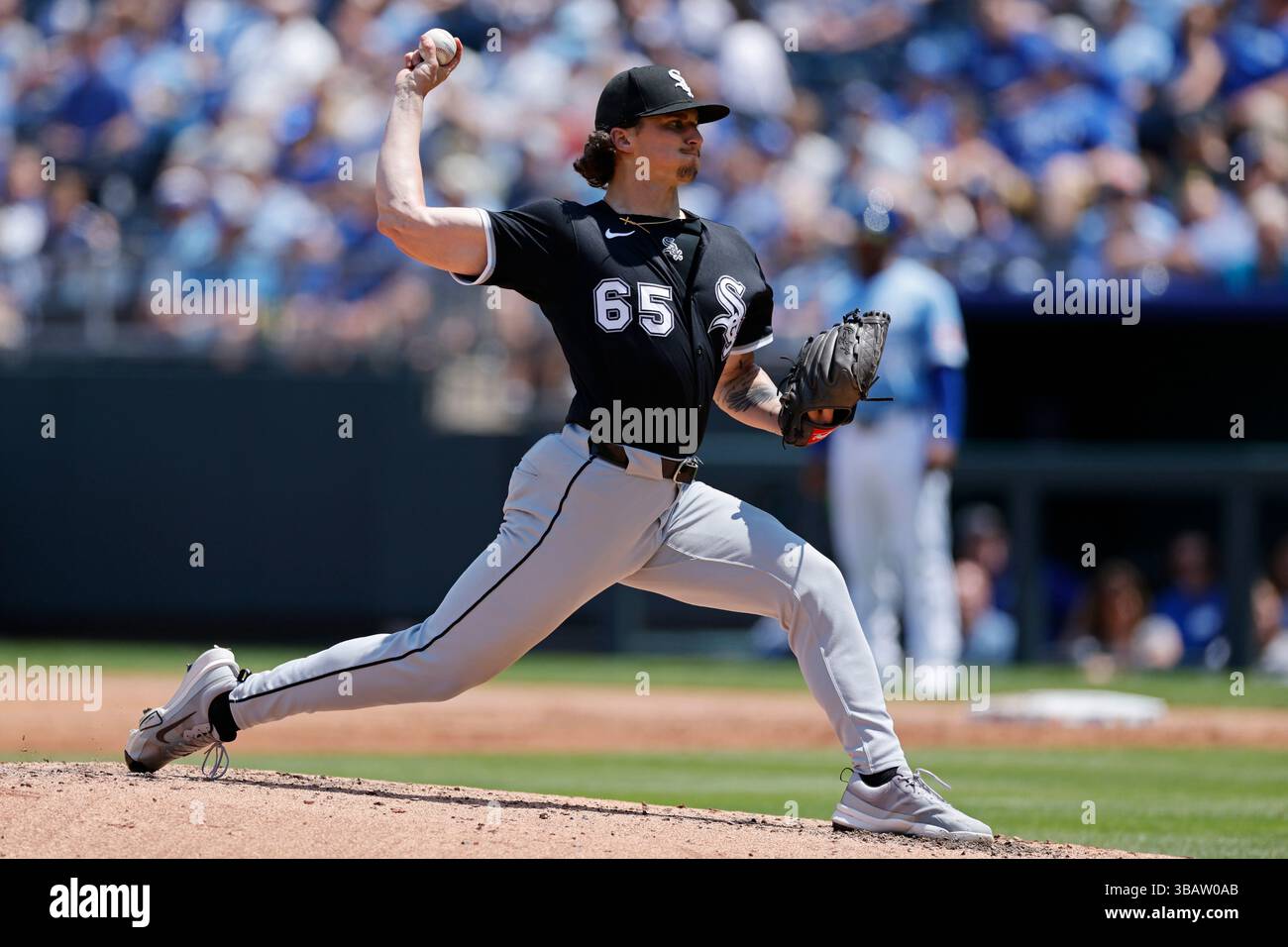 KANSAS CITY, MO - MAY 08: Chicago White Sox pitcher Davis Martin (65 ...