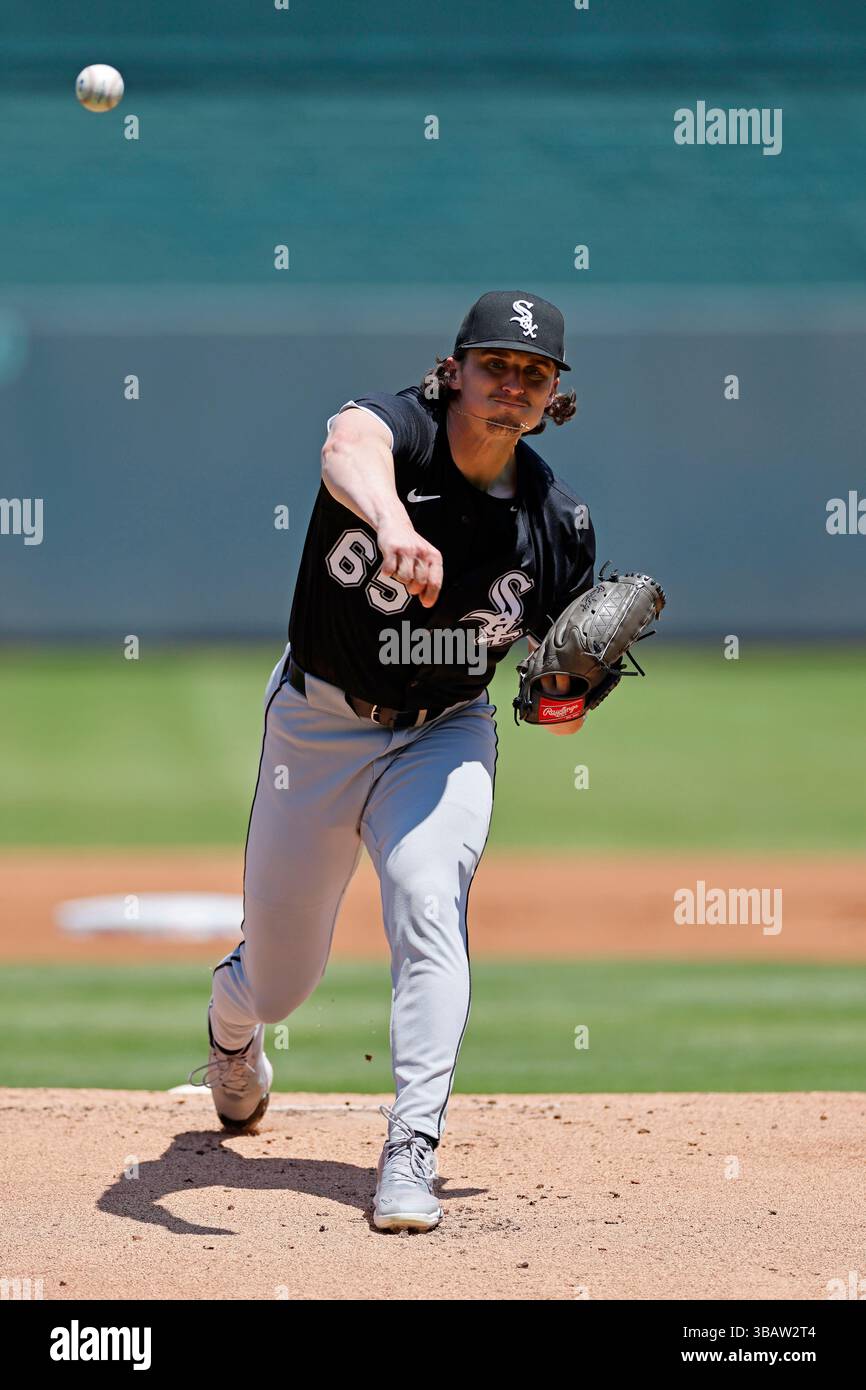 KANSAS CITY, MO - MAY 08: Chicago White Sox pitcher Davis Martin (65 ...