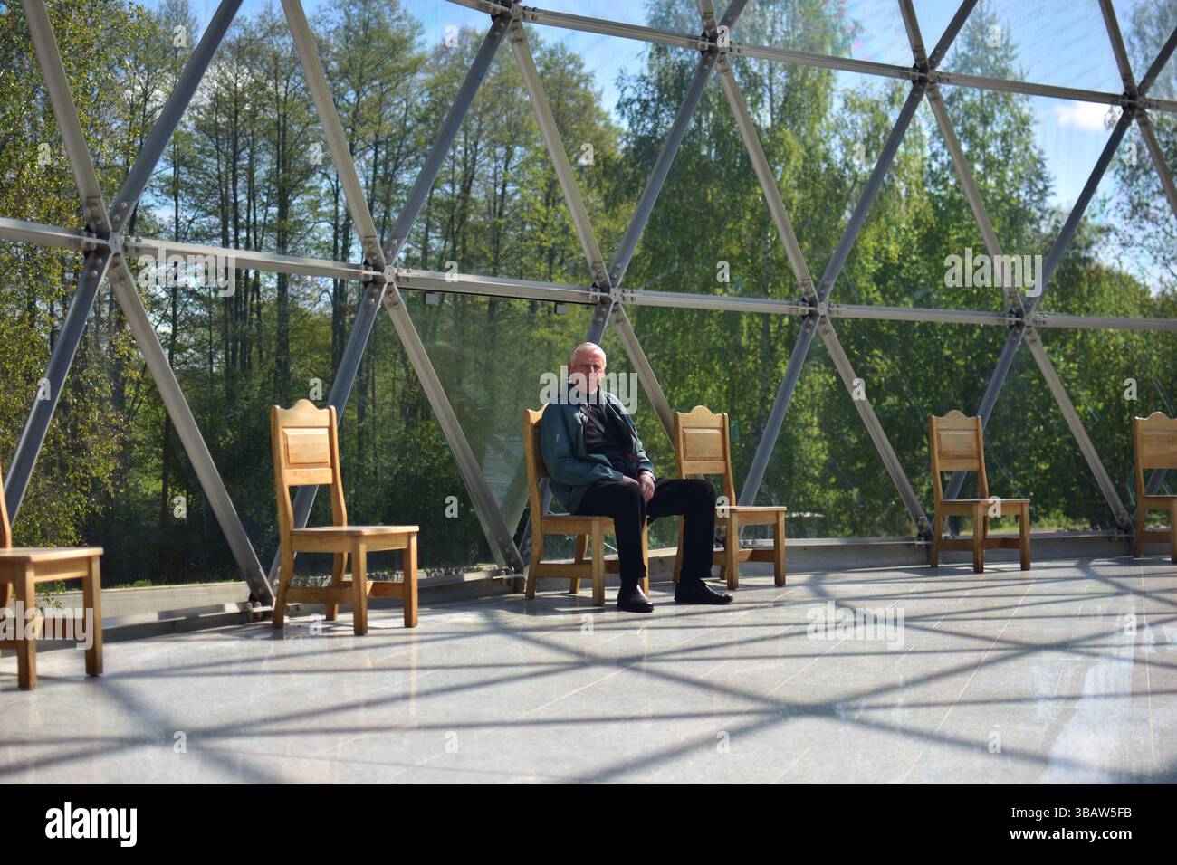 Modern dome structure hi-res stock photography and images - Alamy