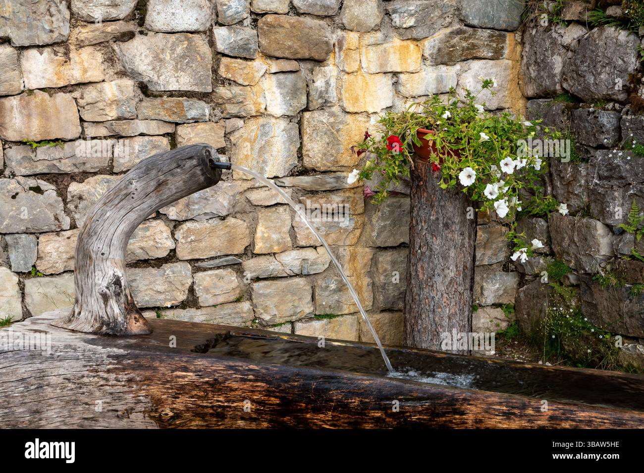 Calm water flowing in fountain hi-res stock photography and images - Alamy