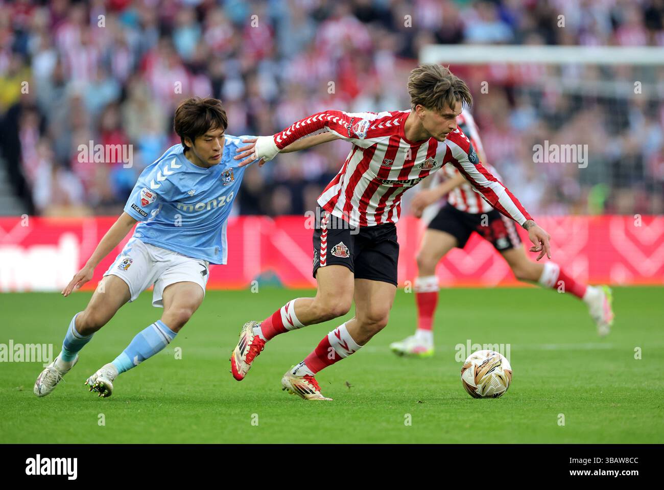 Coventry City's Tatsuhiro Sakamoto and Sunderland's Dennis Cirkin ...