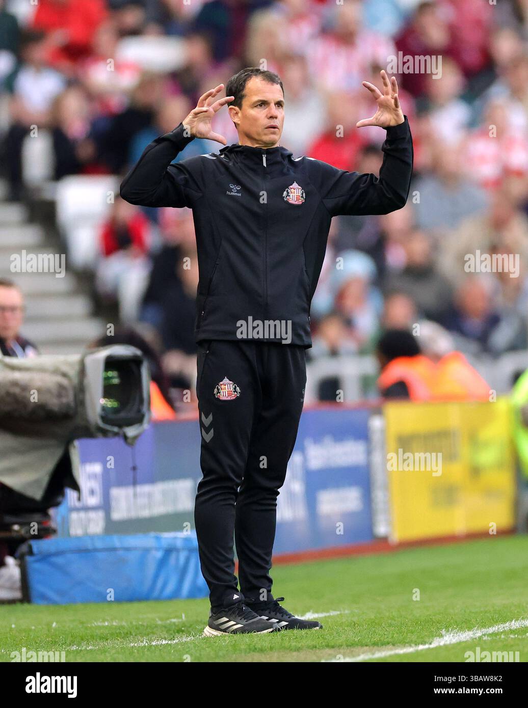 Sunderland manager Regis Le Bris during the Sky Bet Championship play ...
