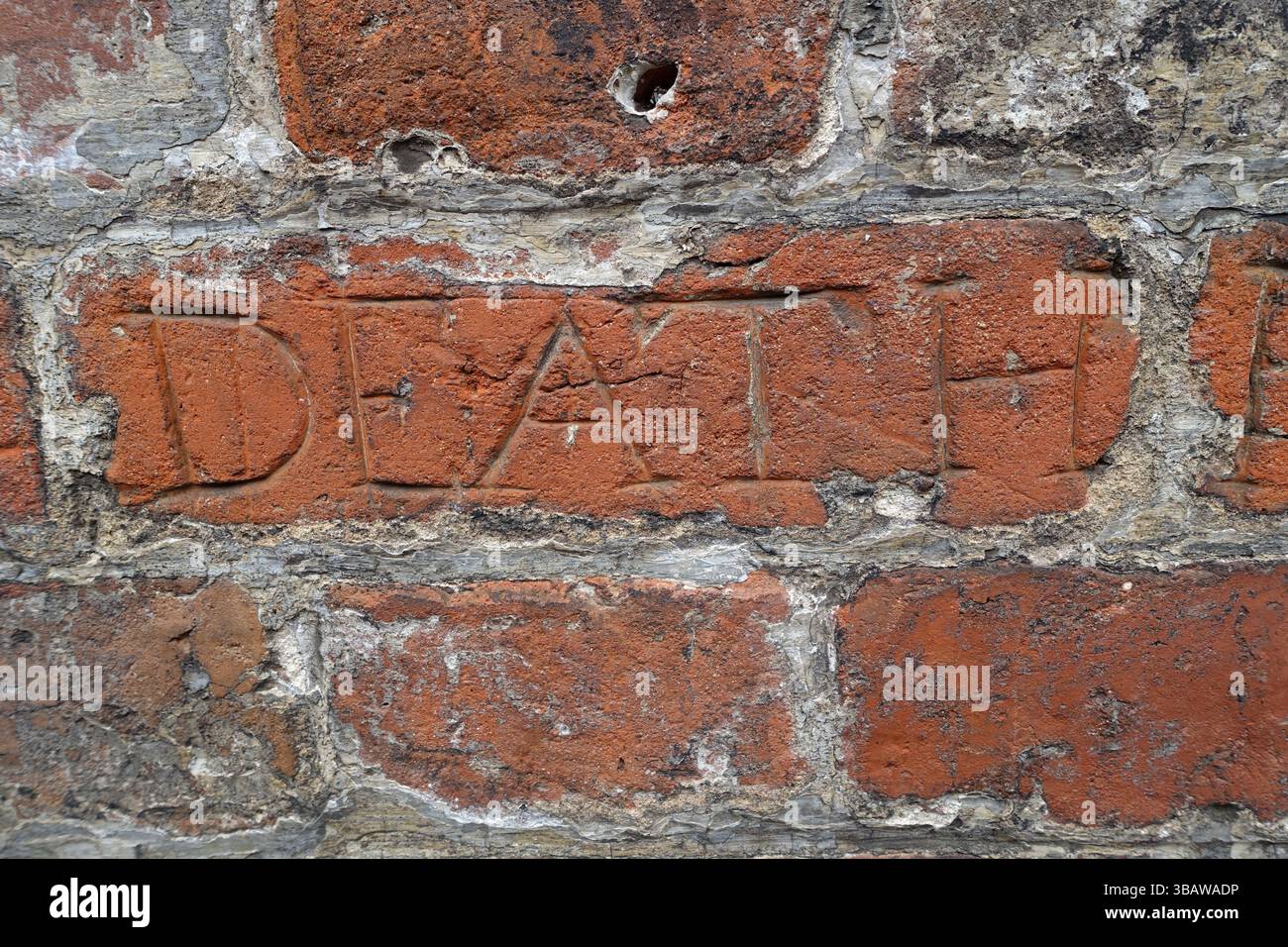 Graffiti on wall inside a former Nottingham prison Stock Photo - Alamy