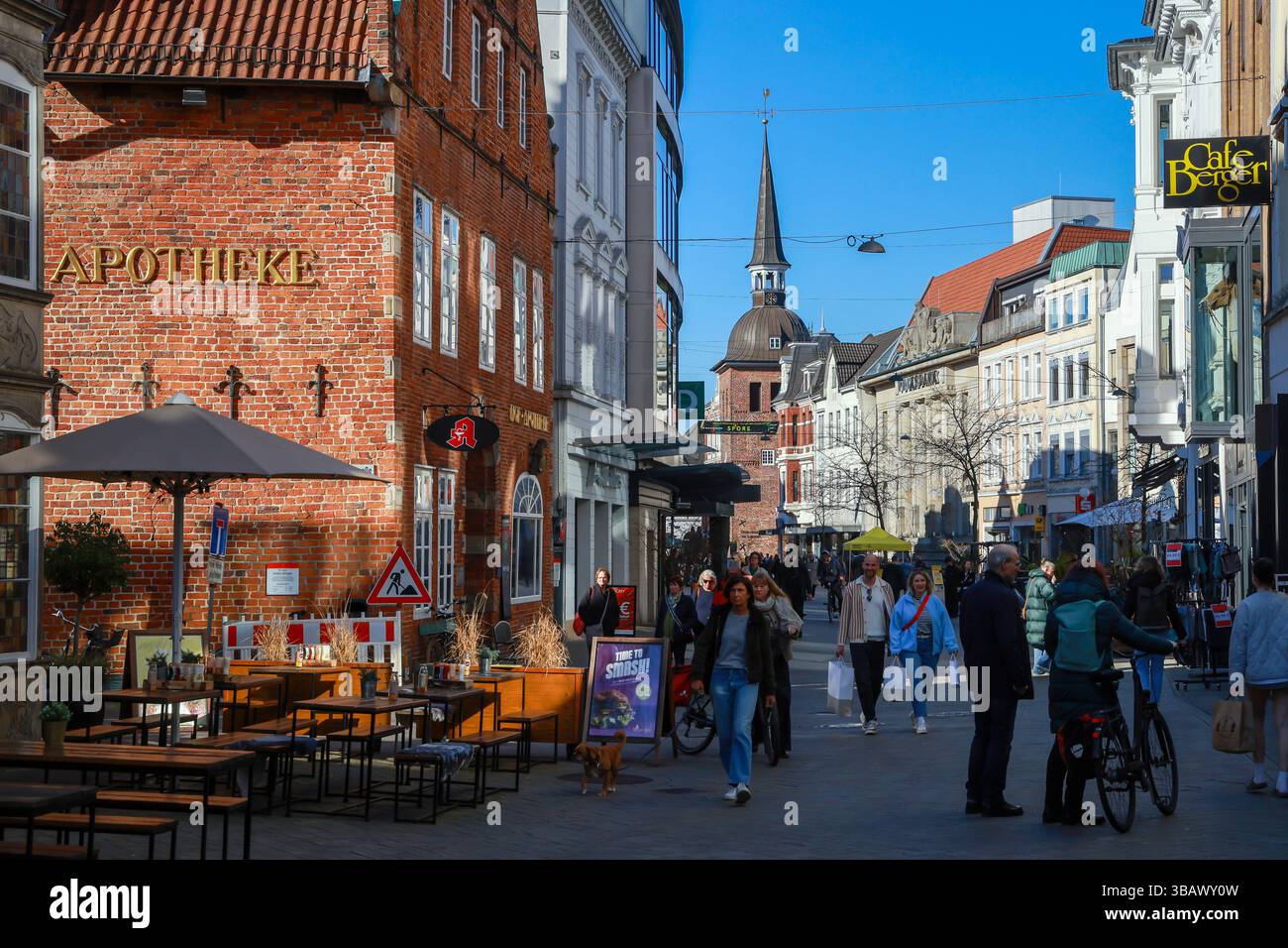 19.03.2025, Germany, Lower Saxony, Oldenburg - Historic town centre ...