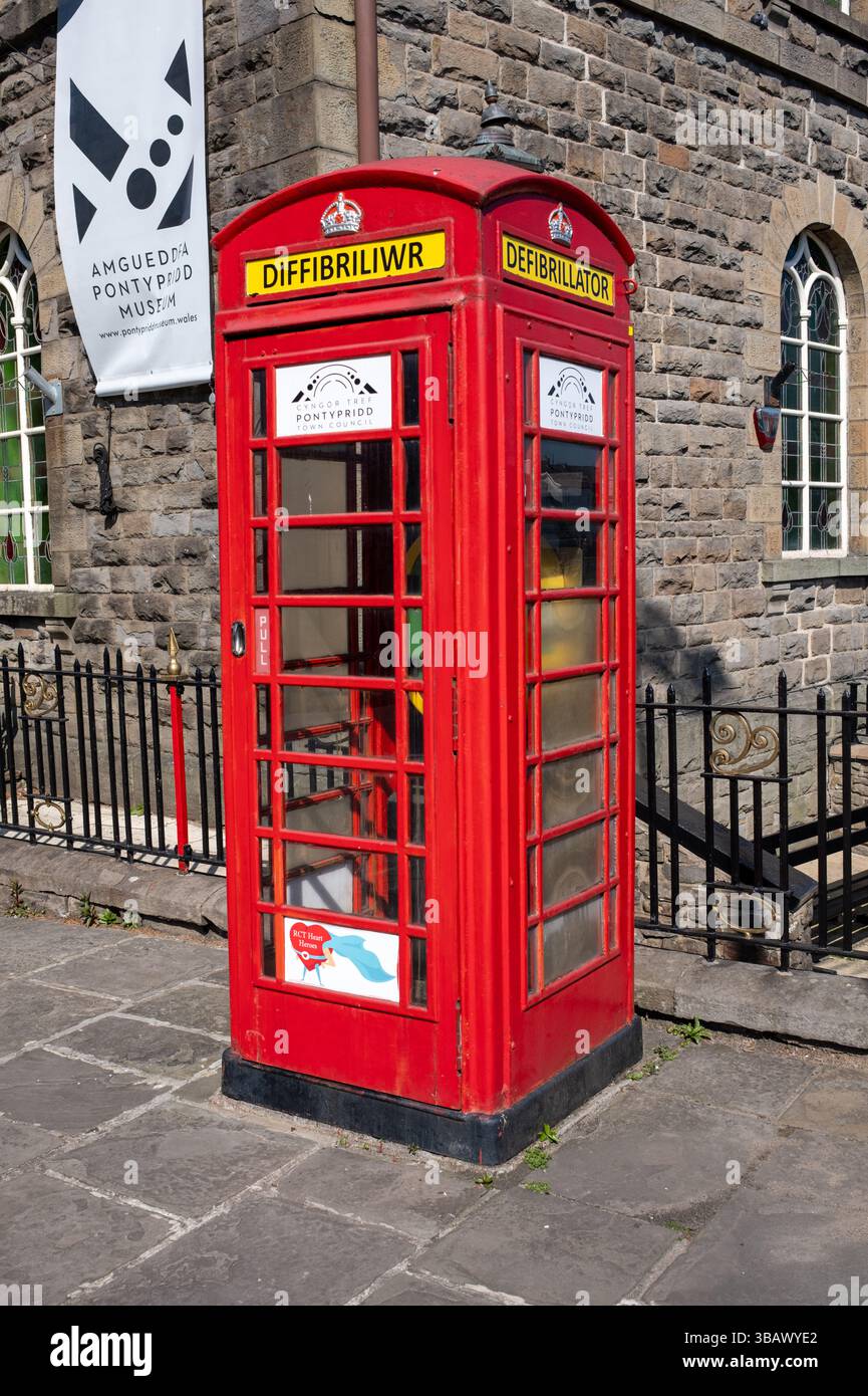Red Telephone Box with Defibrillator outside the Museum in Pontypridd ...