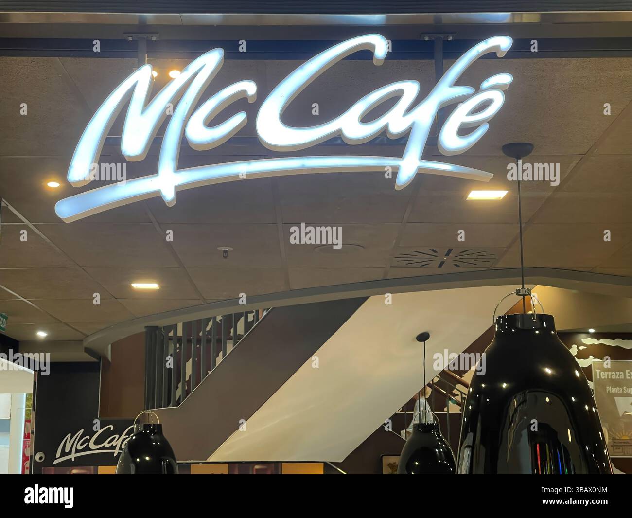 Mccafe interior hi-res stock photography and images - Alamy