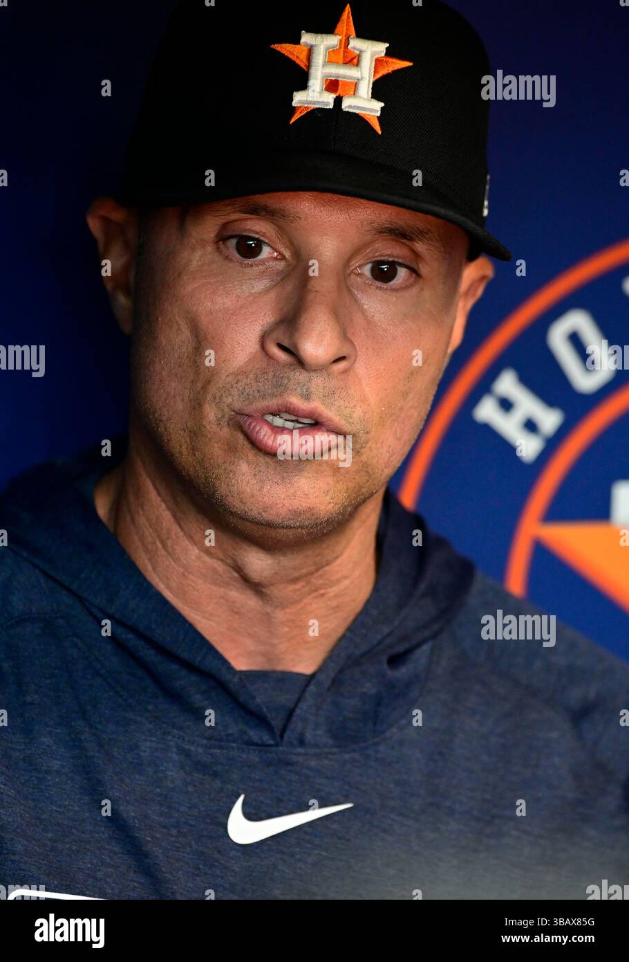Houston Astros manager Joe Espada (19) during the MLB game between the ...