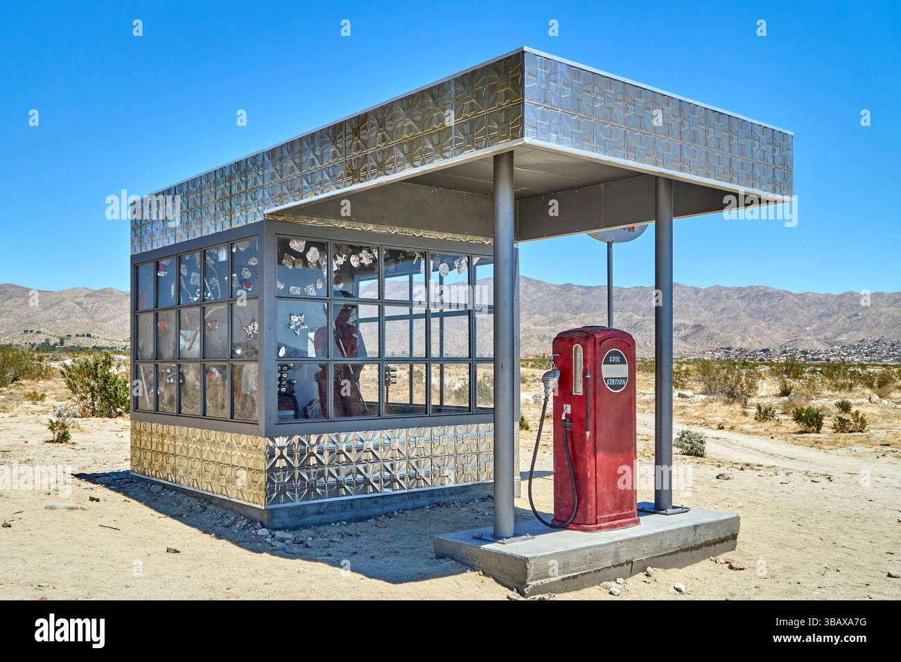 Desert Hot Springs, California, USA. 8th May, 2025. The "Soul Service ...