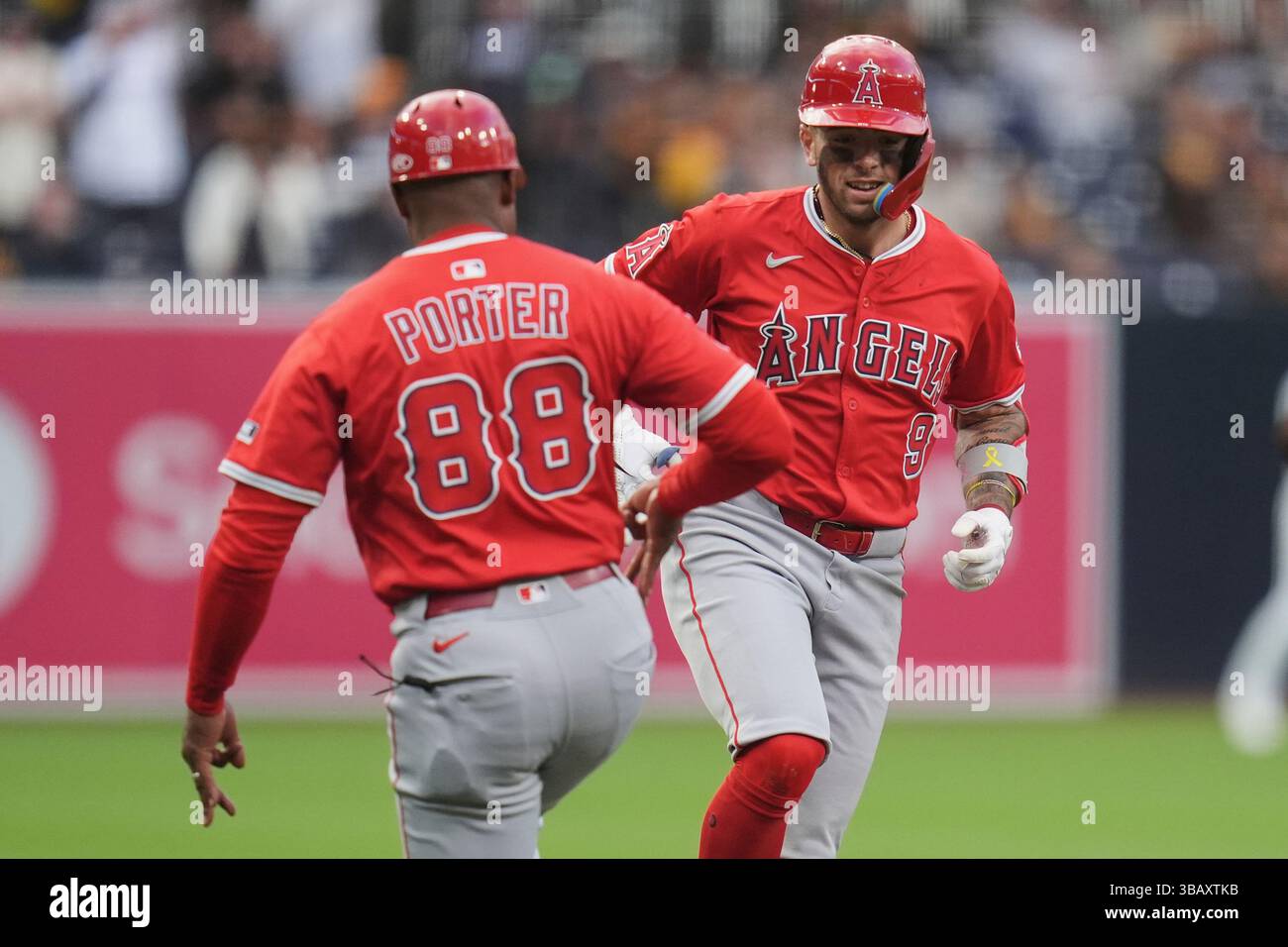 Los Angeles Angels' Zach Neto, right, celebrates with third base coach ...