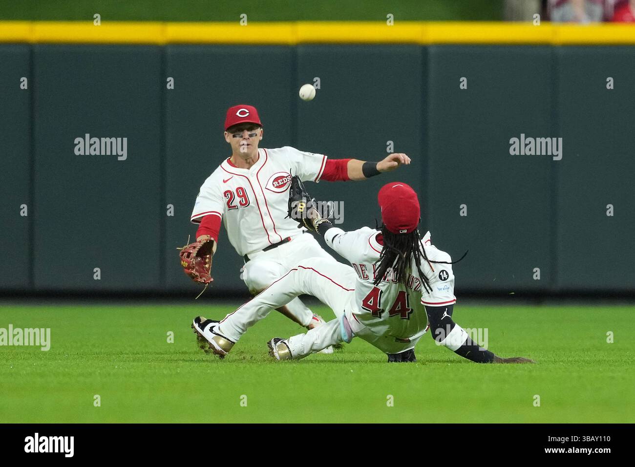 Cincinnati Reds' TJ Friedl, left, and Cincinnati Reds' Elly De La Cruz ...