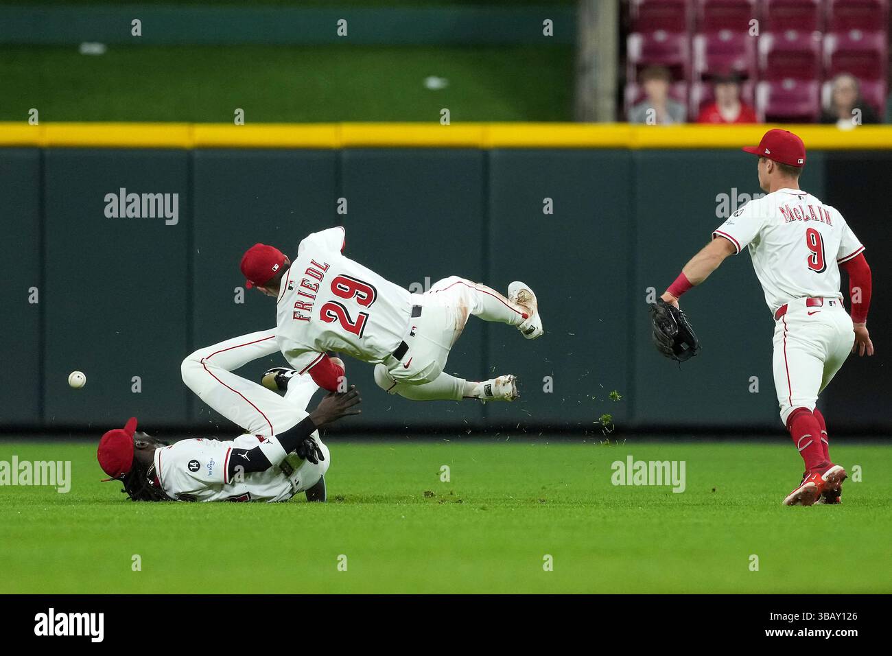 Cincinnati Reds' TJ Friedl, left, and Cincinnati Reds' Elly De La Cruz ...