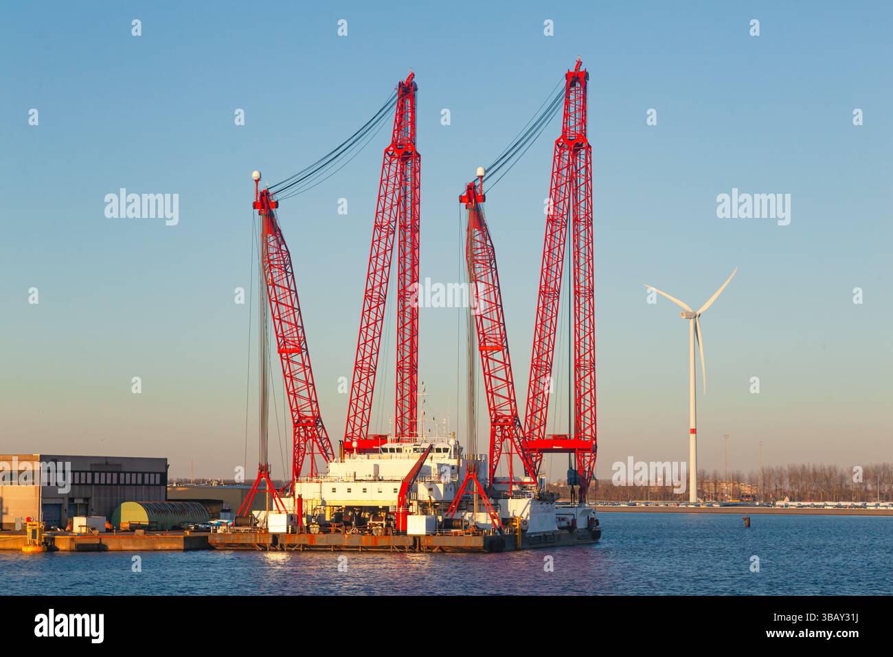A huge floating crane in the seaport Stock Photo - Alamy