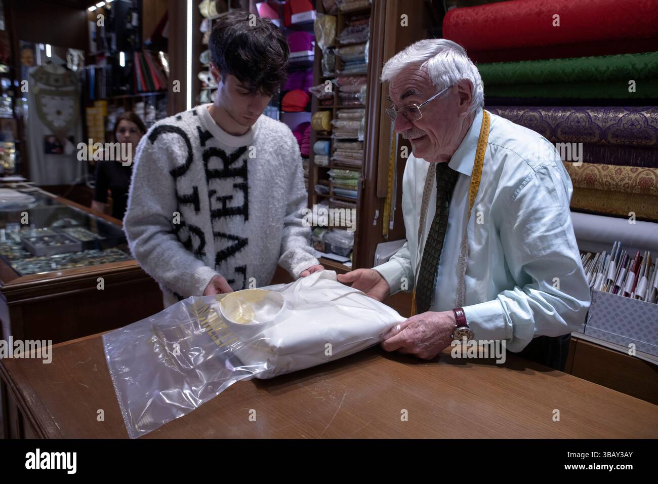 Rome, Italy. 06th May, 2025. Tailor Raniero Mancinelli makes the ...