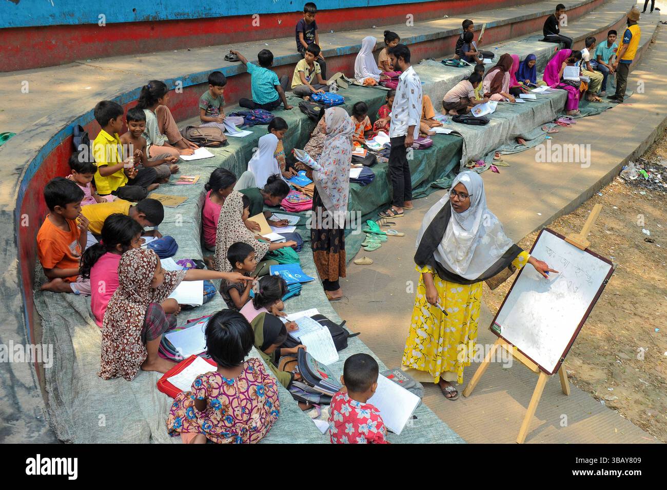 Classes For Homeless Children in Bangladesh Children taking outdoor ...