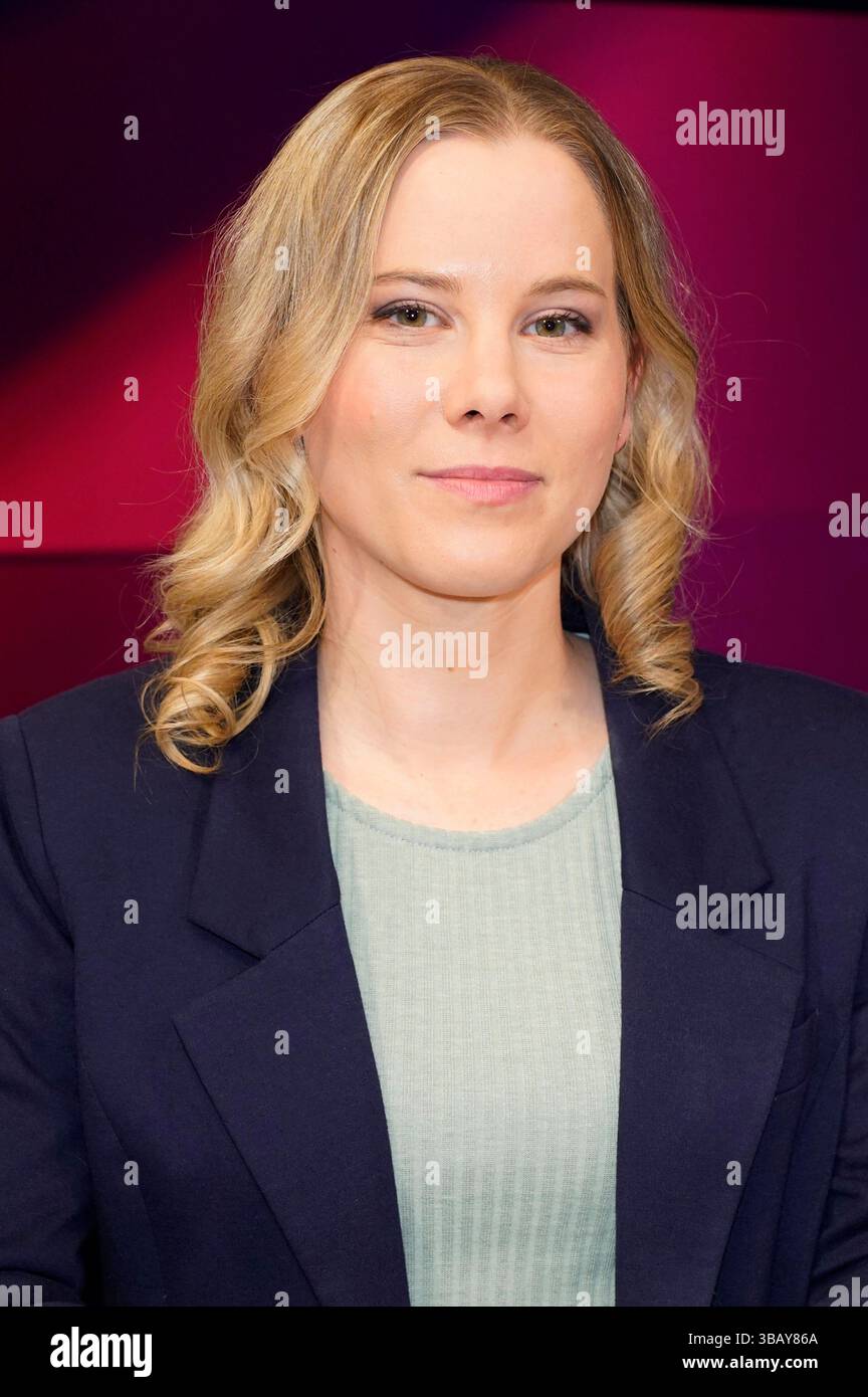 Julia Ruhs in der ARD-Talkshow maischberger im Studio Berlin Adlershof ...