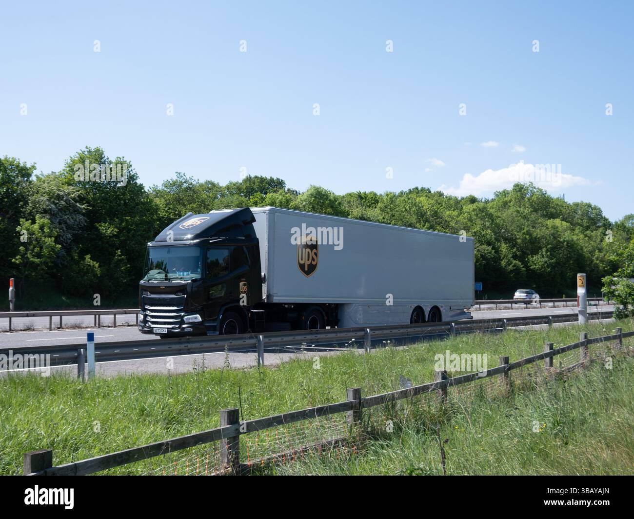 UPS lorry on the M40 motorway, Warwickshire, UK Stock Photo - Alamy