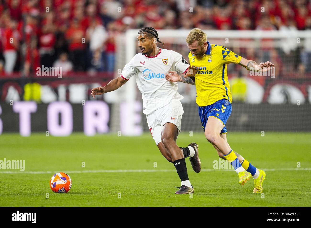 Loic Bade of Sevilla FC and Oli McBurnie of UD Las Palmas during the ...