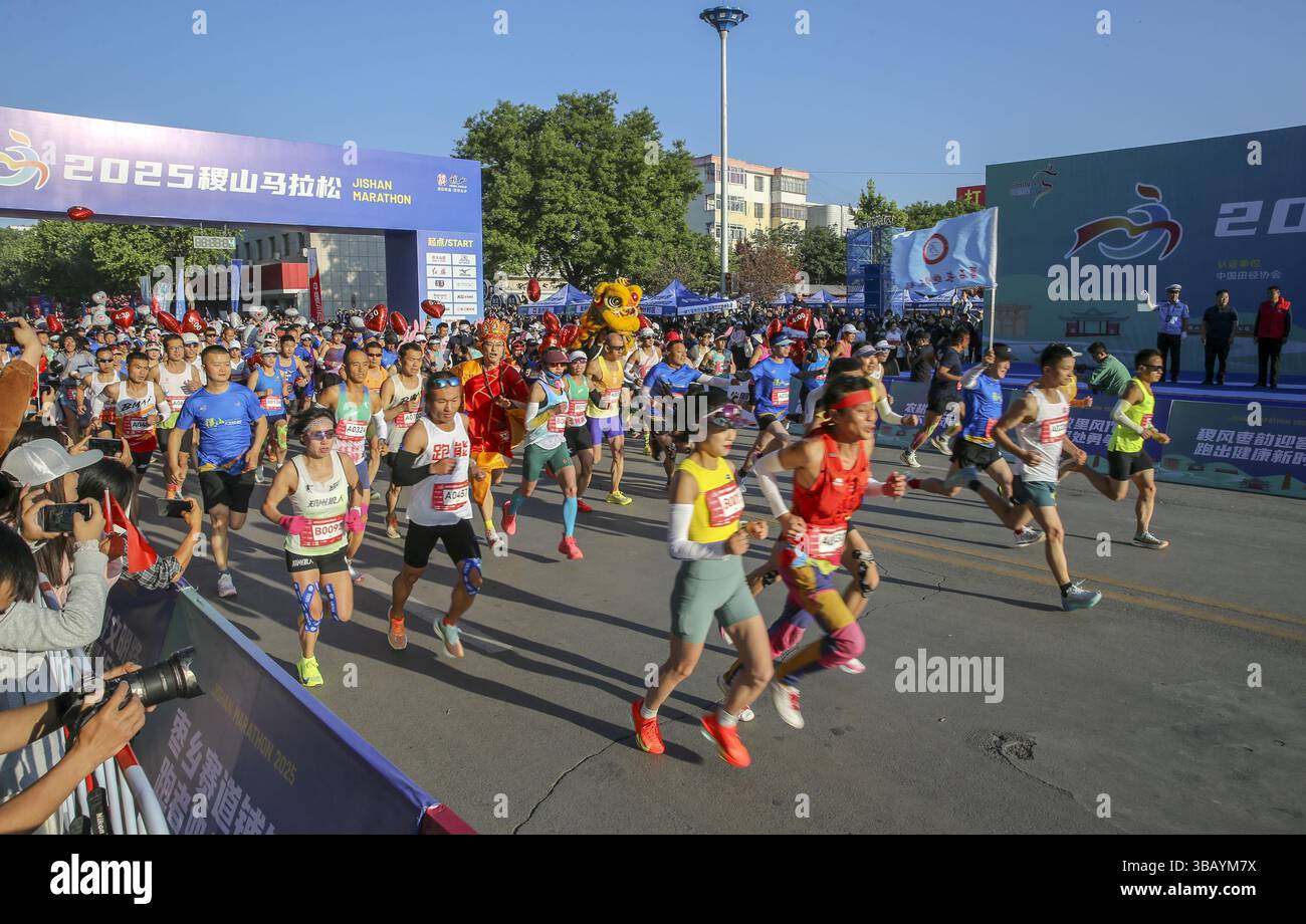 The 2025 Jishan Marathon kicks off in Yuncheng City, north China's ...