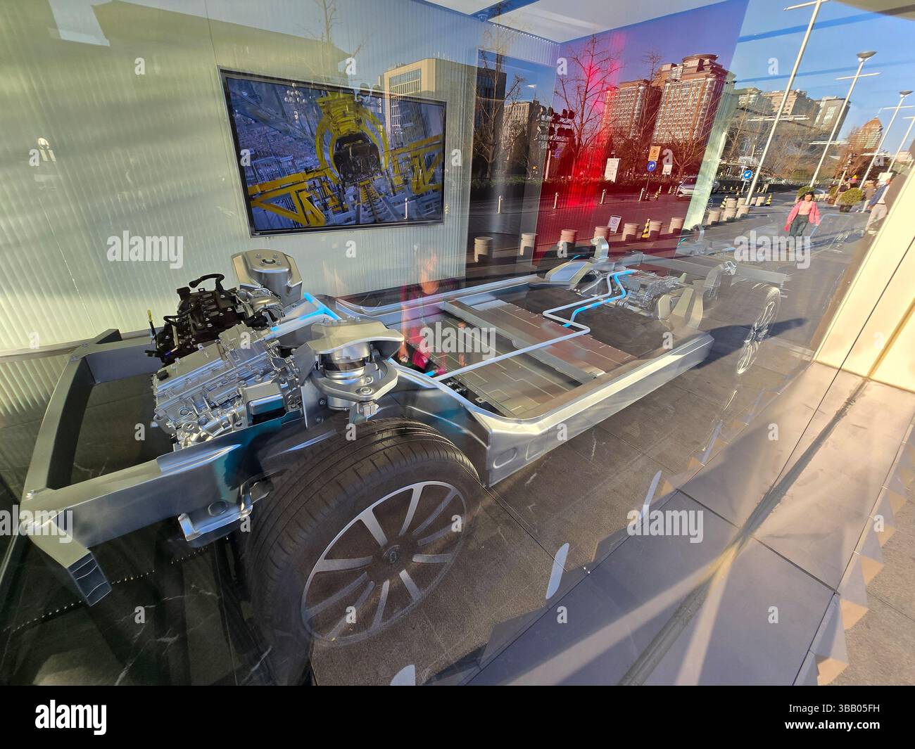 Display of an electric vehicle chassis and drivetrain system in a ...
