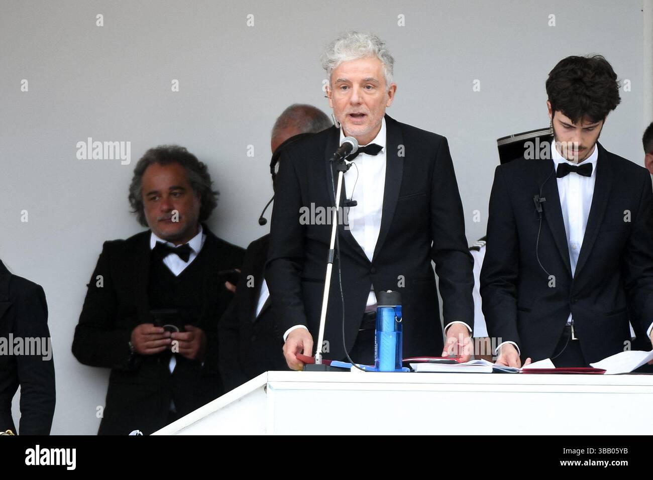 The invisible man of the Cannes Film Festival, voice of the red carpet ...