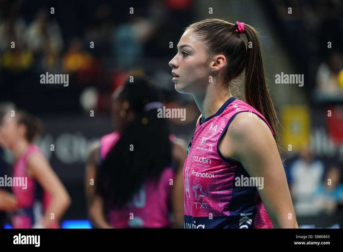 ISTANBUL, TURKIYE - MAY 04, 2025: Hena Kurtagic warming up before Vero ...
