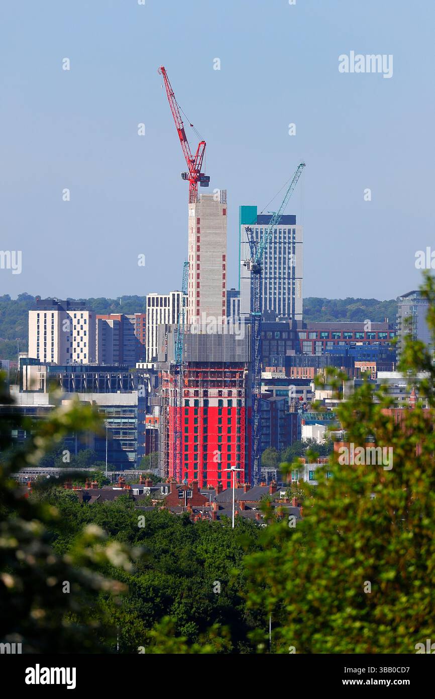 Sky Gardens under construction & Sky Plaza in the background in Leeds ...