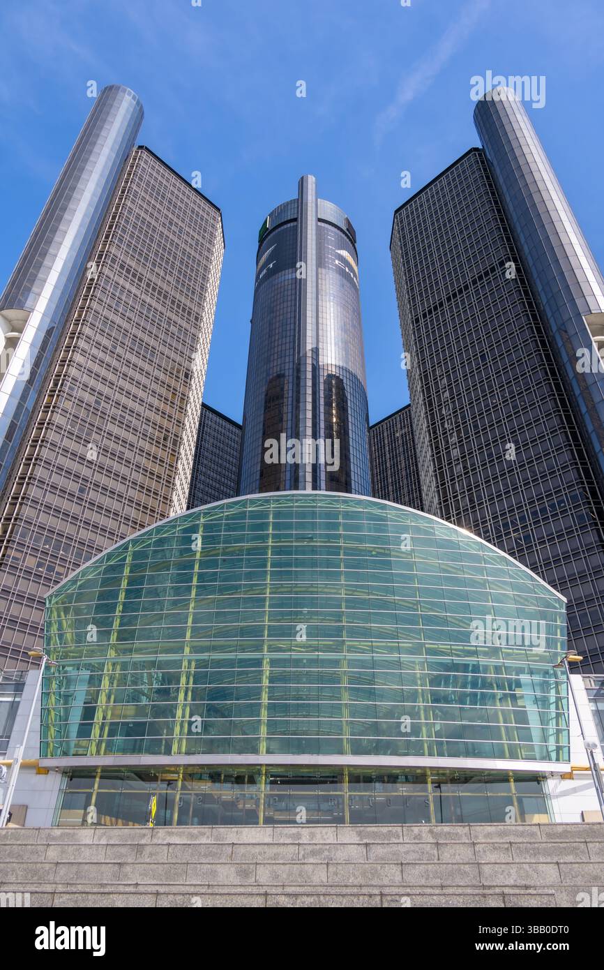 Detroit Renaissance Center Plaza Promenade, on the Detroit Riverwalk ...