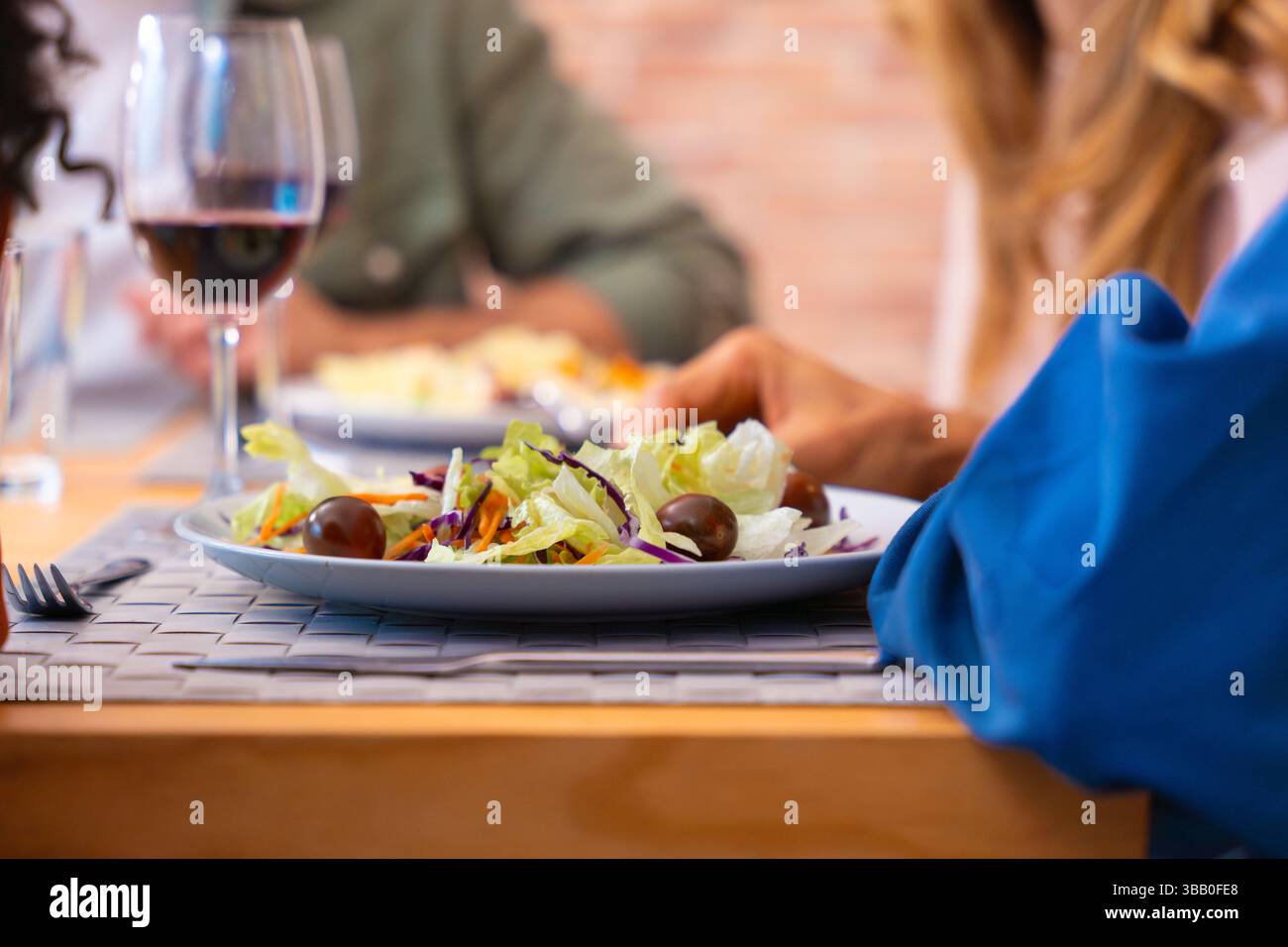 Group people sitting eating restaurant hi-res stock photography and ...