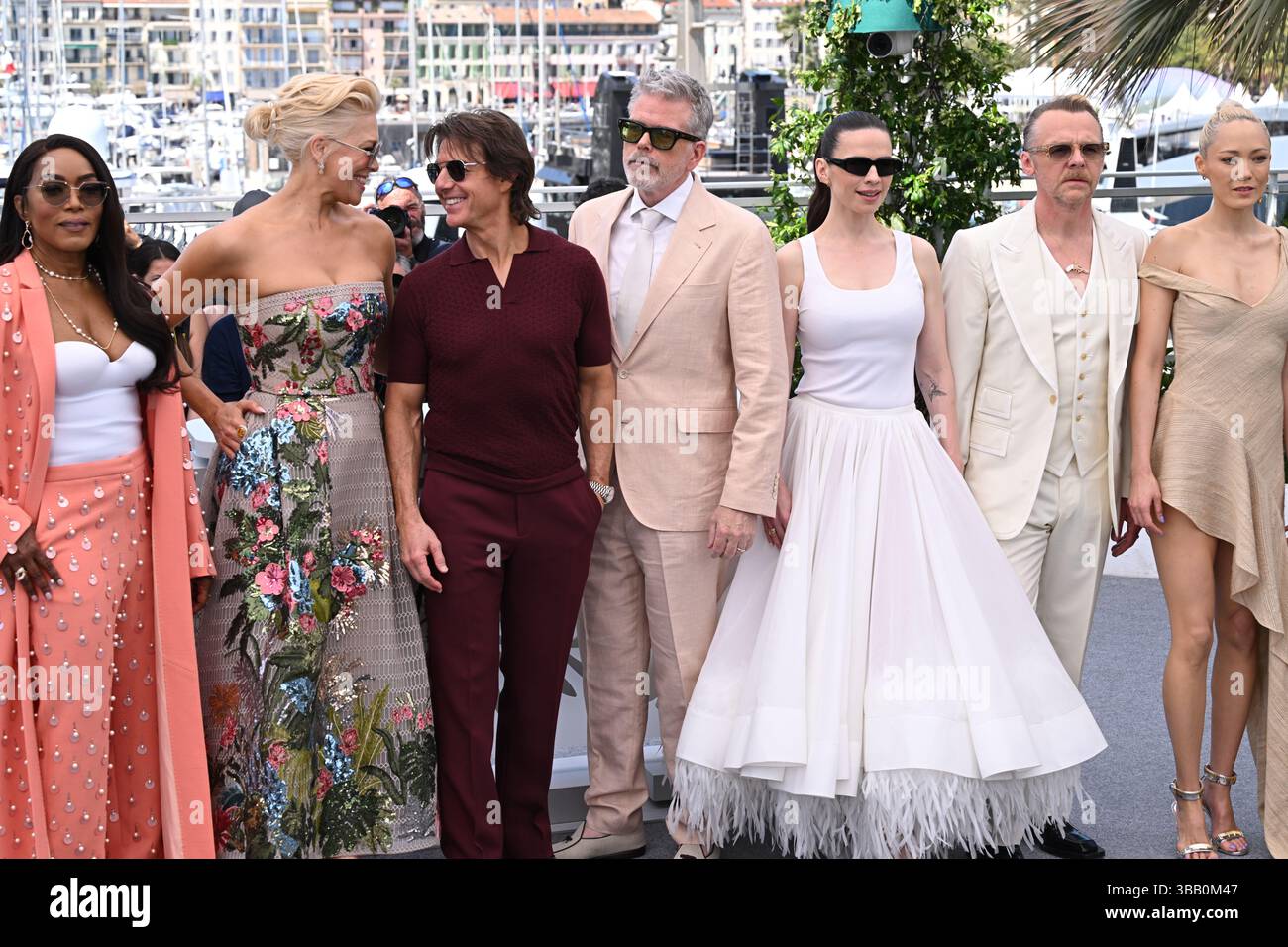 (left to right) Angela Bassett, Hannah Waddingham, Tom Cruise ...
