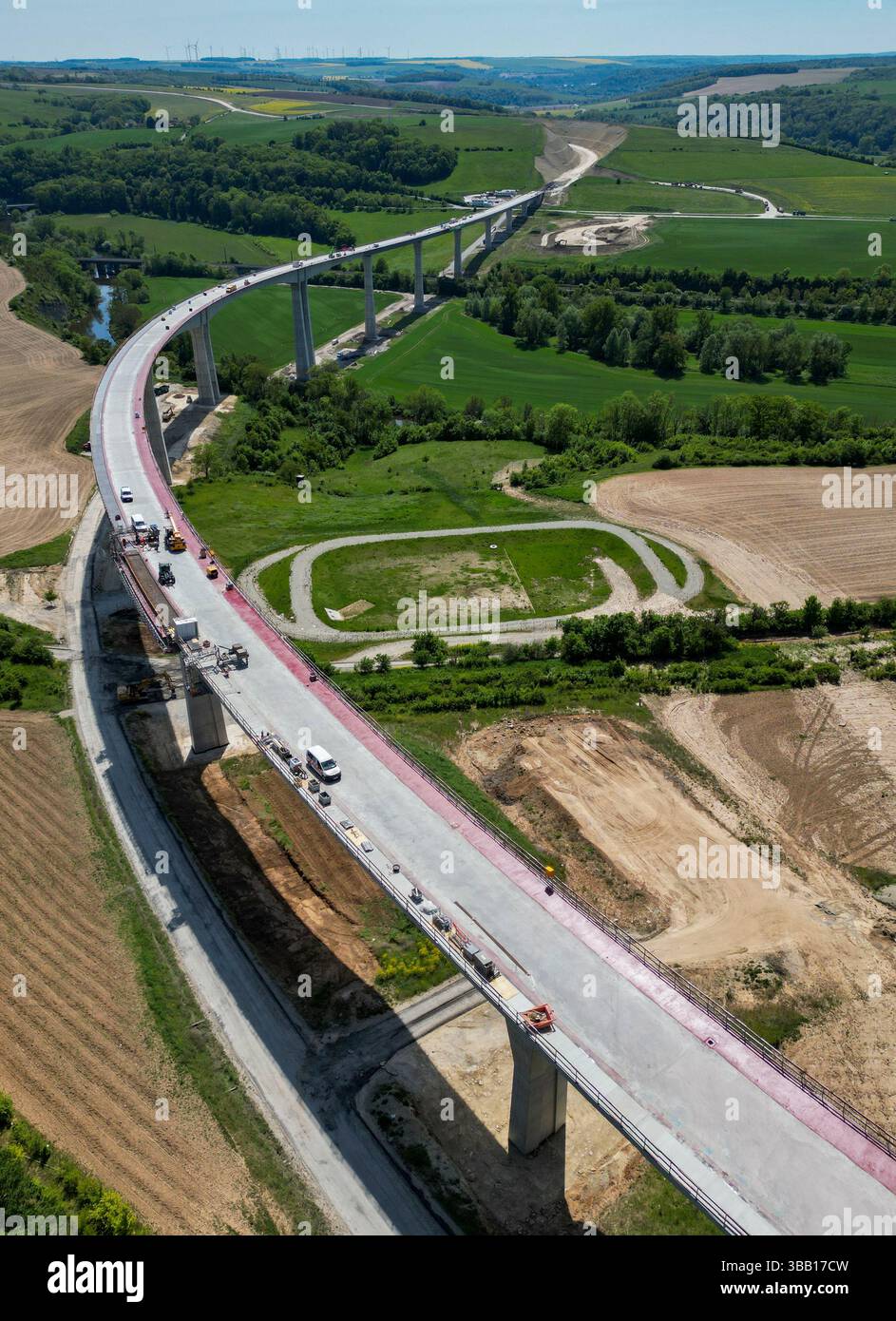 14 May 2025, Saxony-Anhalt, Bad Kösen: Construction work on the new ...