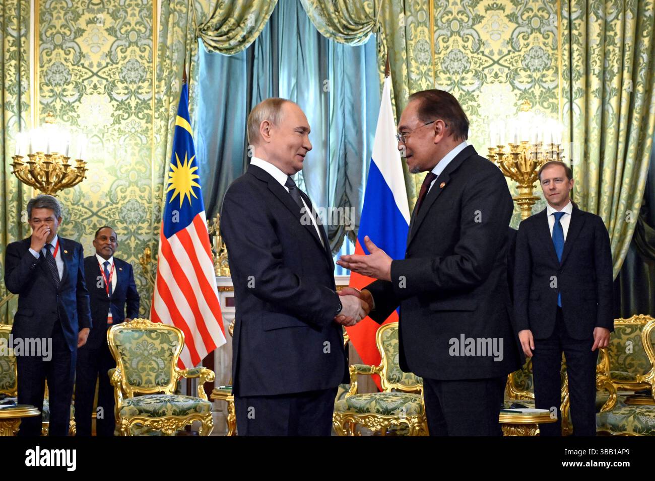 Russian President Vladimir Putin, left, and Malaysian Prime Minister ...