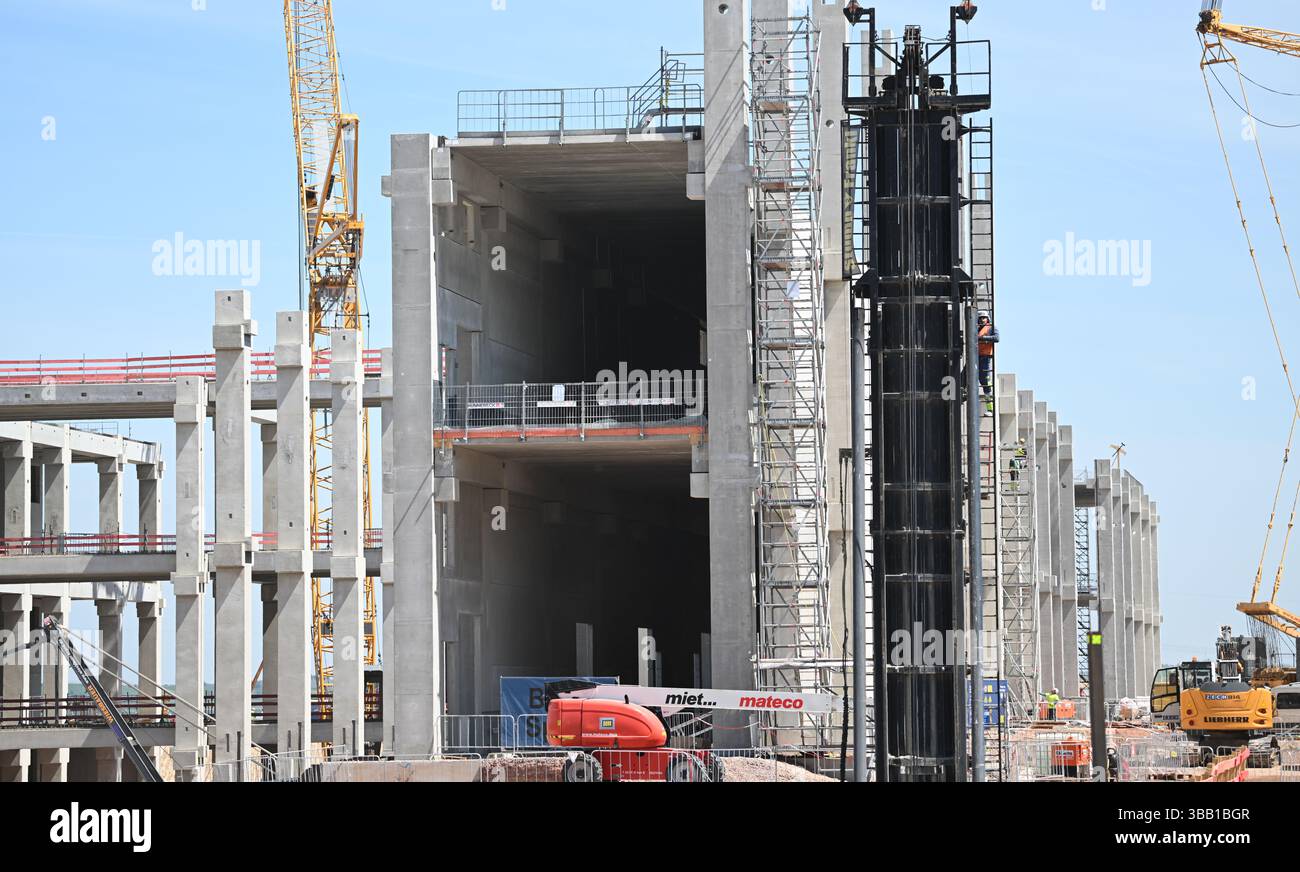 Alzey, Germany. 14th May, 2025. View of the construction site for the new pharmaceutical site of ...