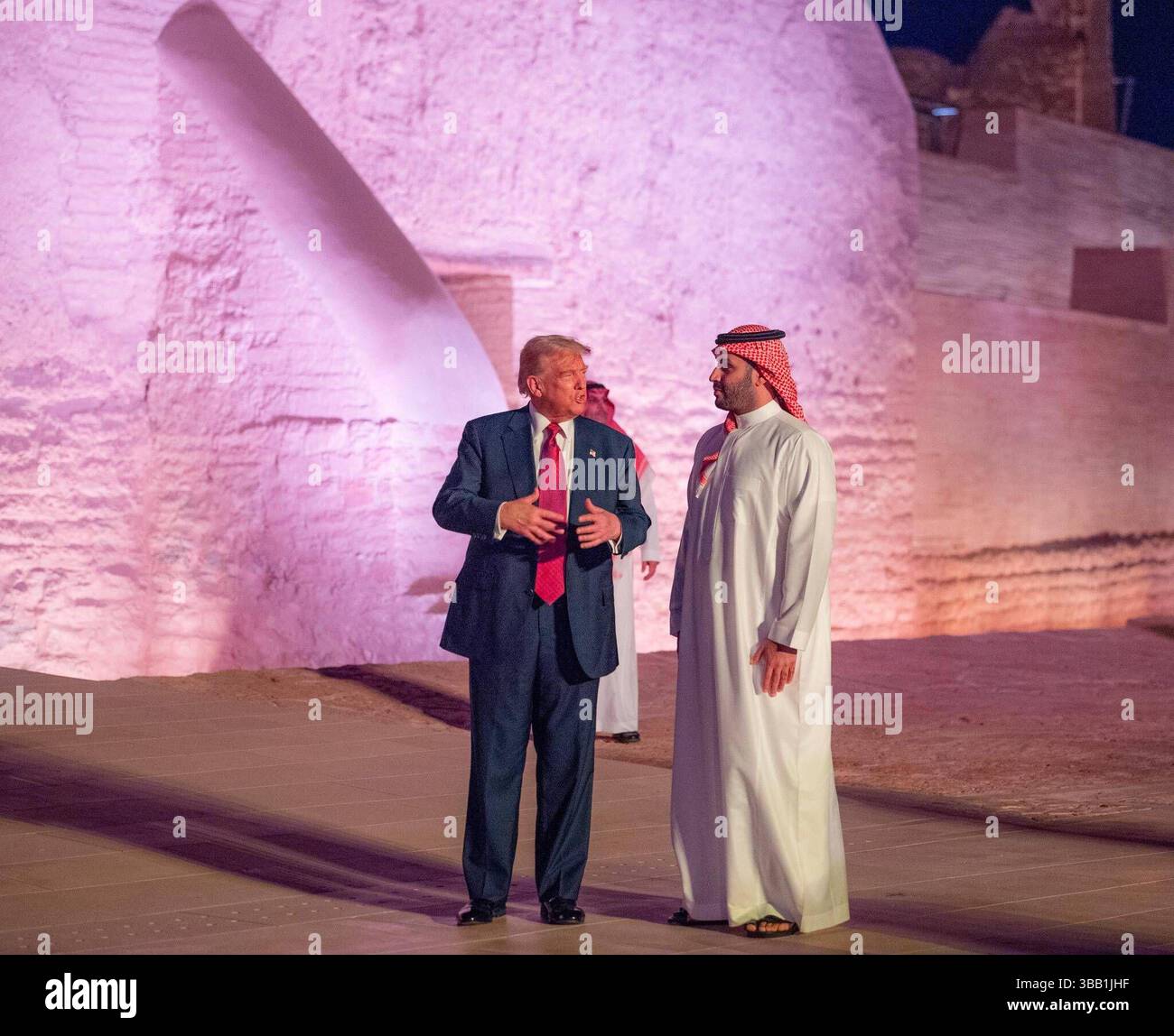 Saudi Crown Prince, Mohammed bin Salman, takes US President, Donald ...