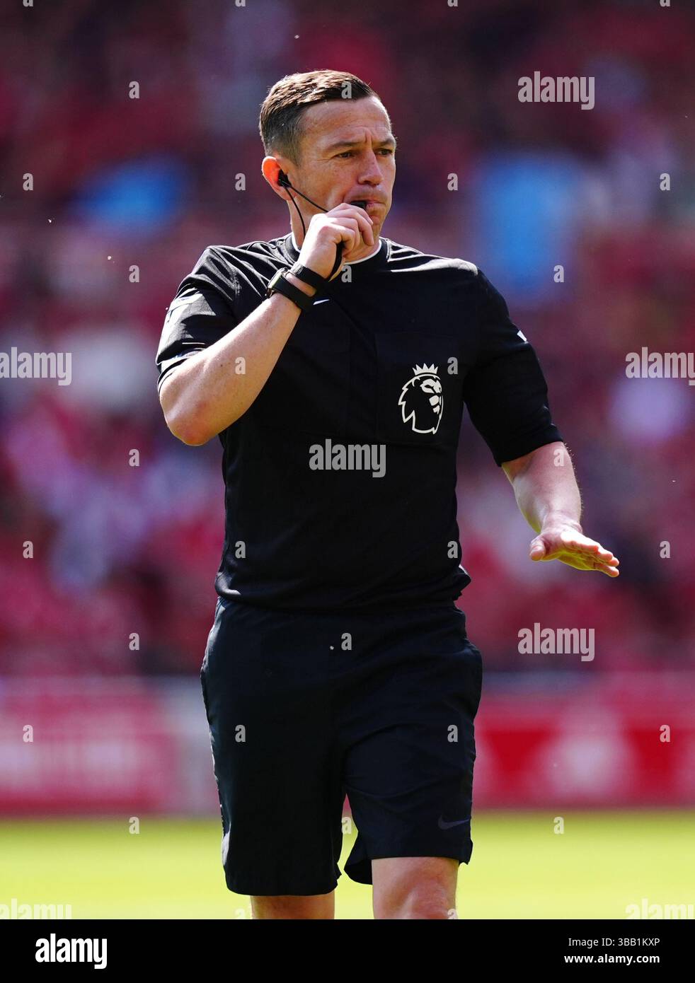 Referee Tony Harrington during the Premier League match at the City ...