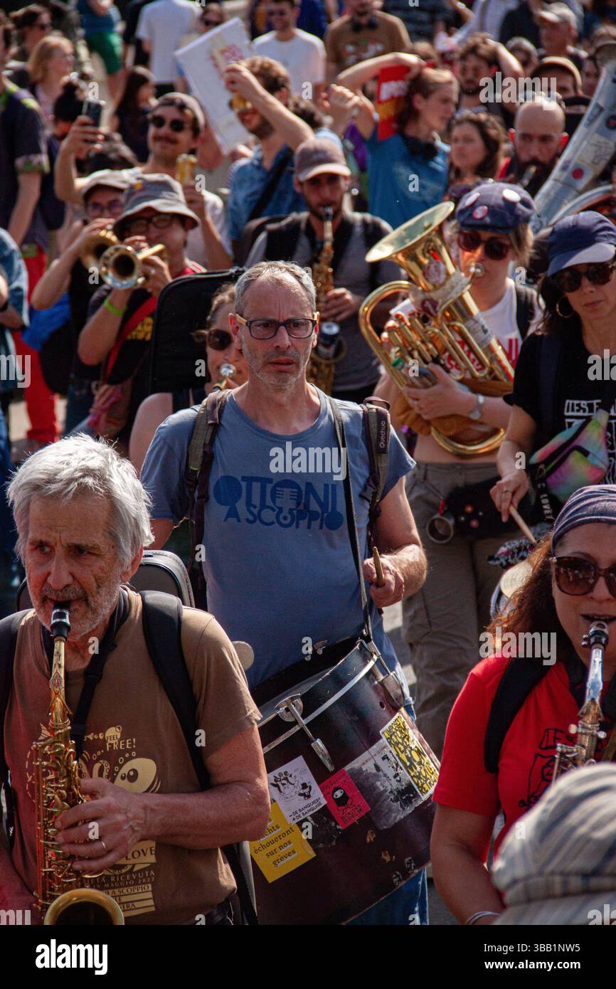 May 1st demonstration in Paris, for workers and peace Stock Photo - Alamy