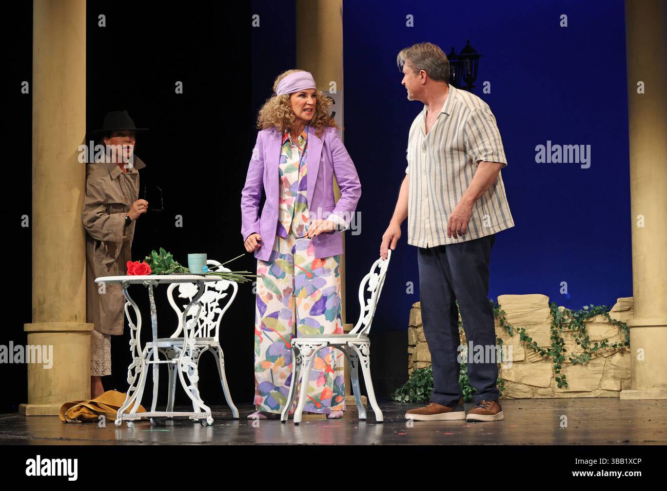 v.l. Janina Hartwig mit Caroline Beil und Hardy Krueger in Fisch sucht ...