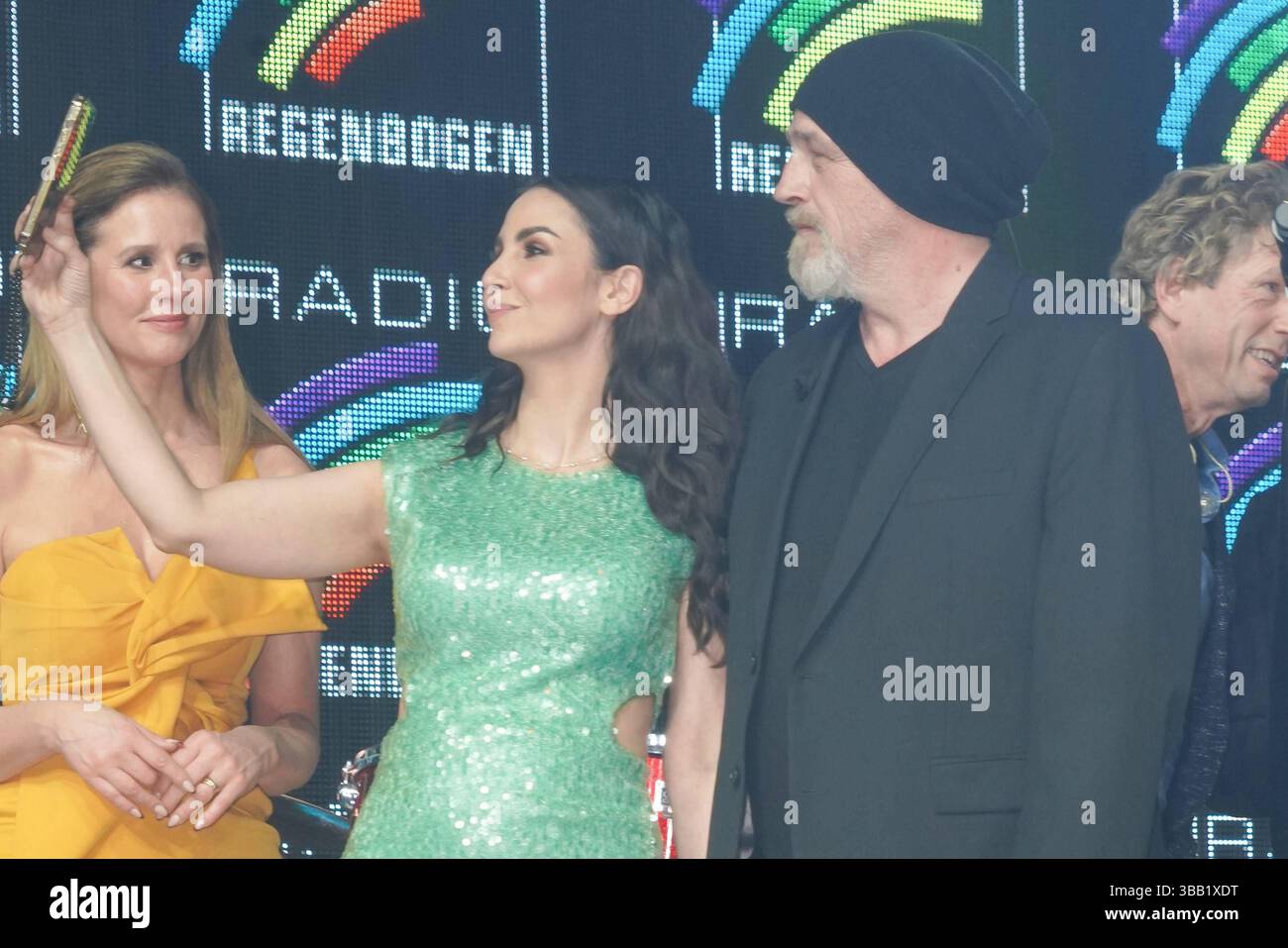 Rotter Teppich zur Preisverleihung 24. Radi Regenbogen Award. Mareile ...