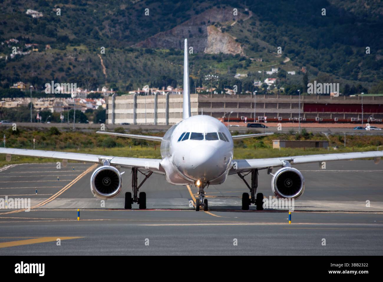 Linea de aeropuerto hi-res stock photography and images - Alamy