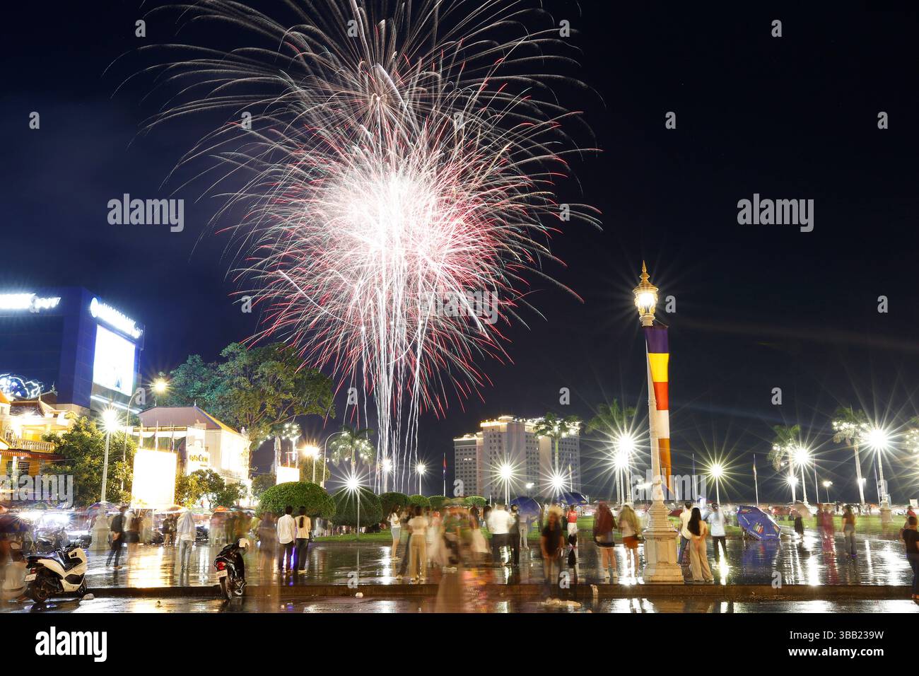 Phnom Penh. 14th May, 2025. Fireworks in celebration of the 72nd birthday of Cambodian King ...
