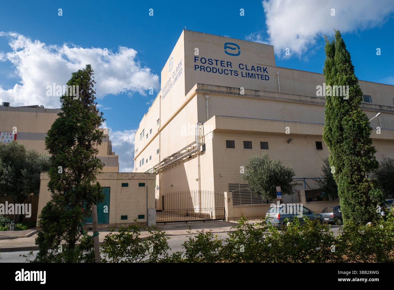 Warehouse logistics complex vehicles hi-res stock photography and ...