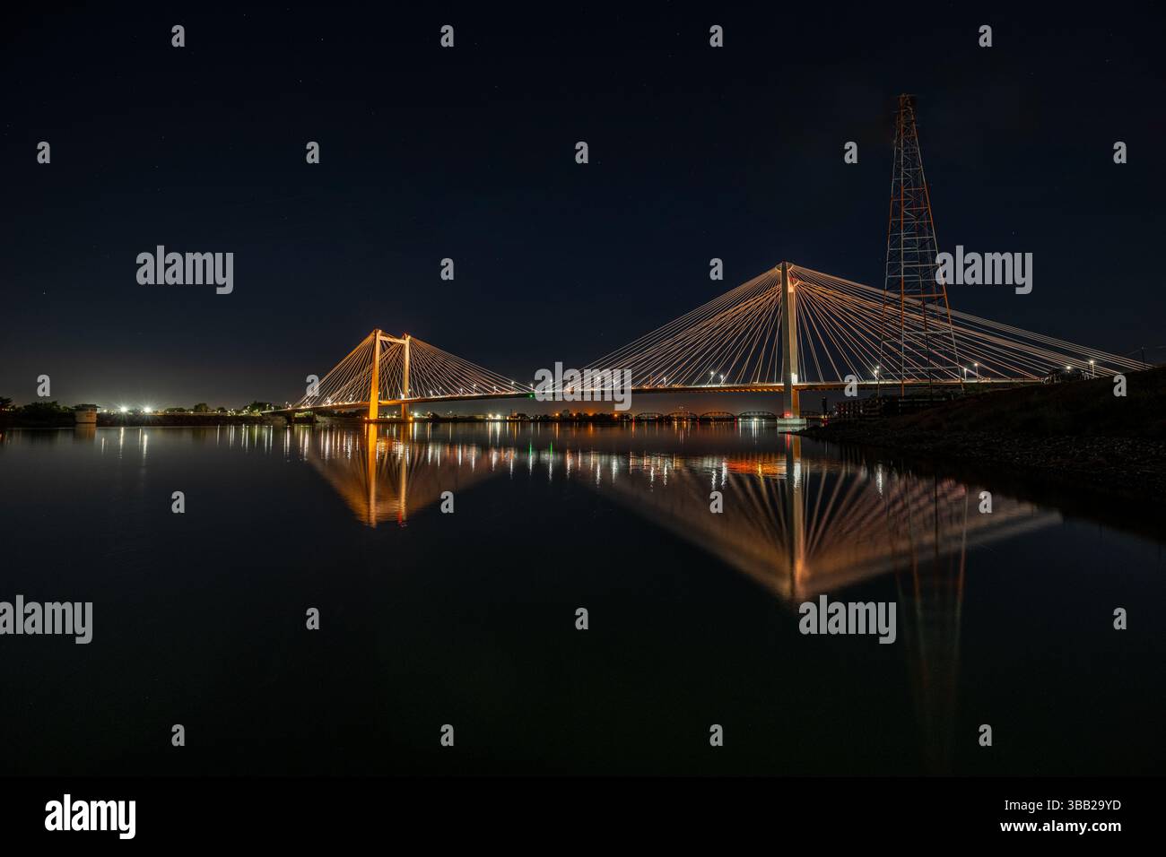 Ed Hendler Bridge in Kennewick crossing the Columbia River, WA Stock ...